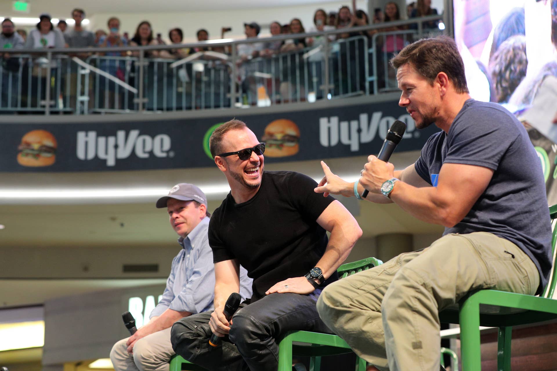 Mark Wahlberg Spotted With Brother Donnie in Rare Public Sighting - Men ...