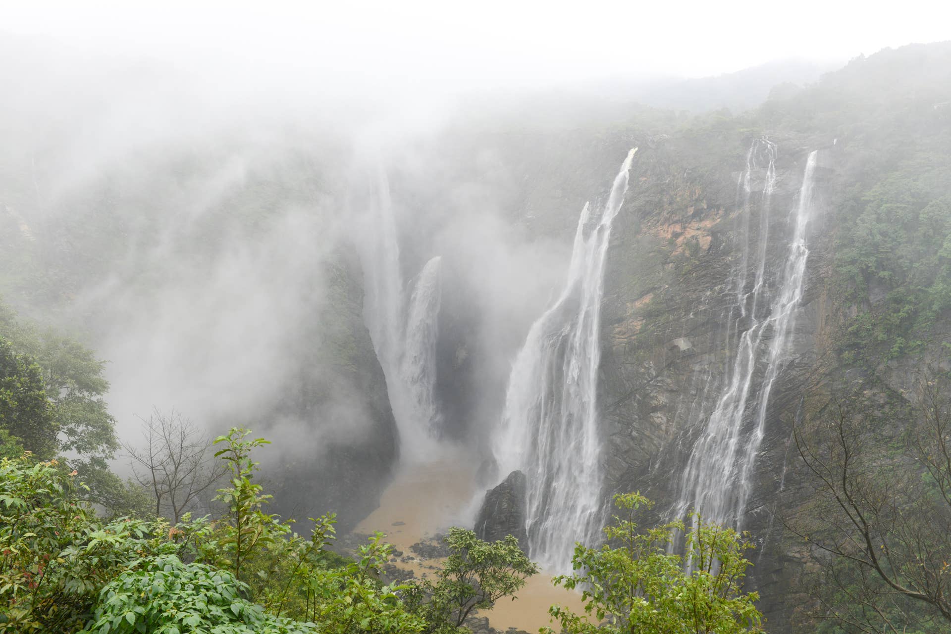 Travel Influencer Dies After Falling 300 Feet From Waterfall - Men's ...