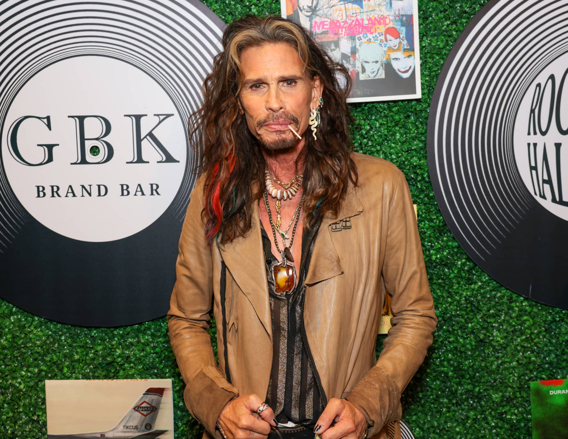Aerosmith's Steven Tyler Performs Despite Vocal Injury - Men's Journal