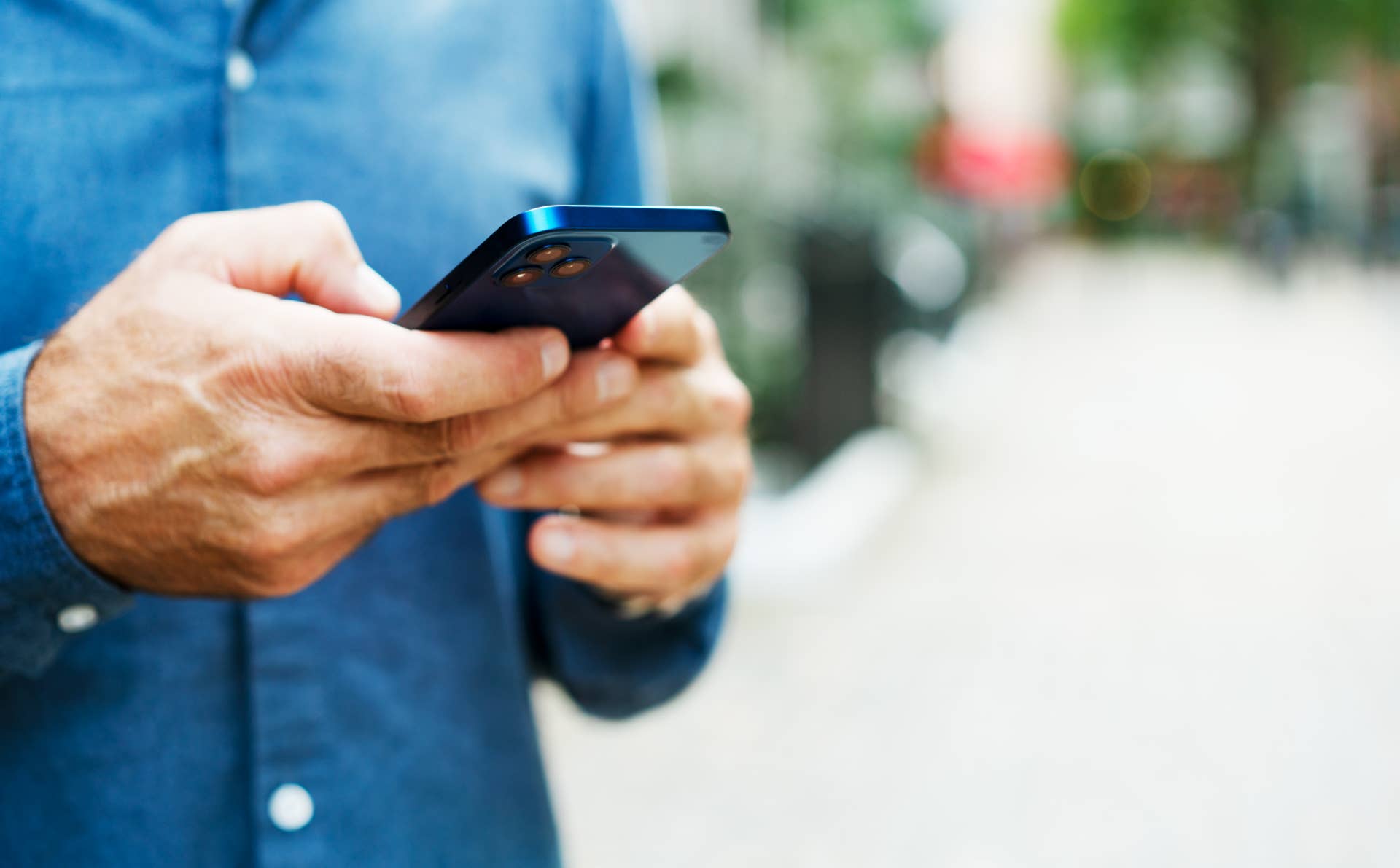 FBI Sends Warning to All Smartphone Users - Men's Journal