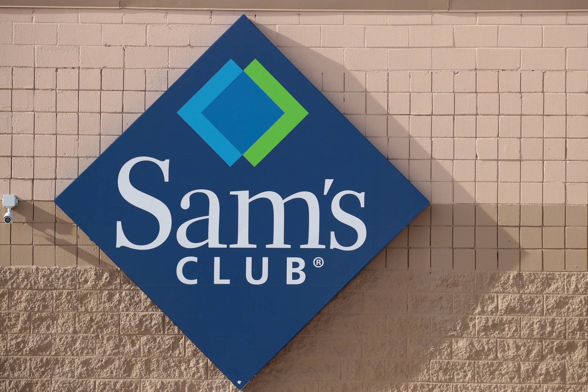 Sam's Club Drops Sale on Stylish Fan-Favorite Water Bottles - Men's Journal
