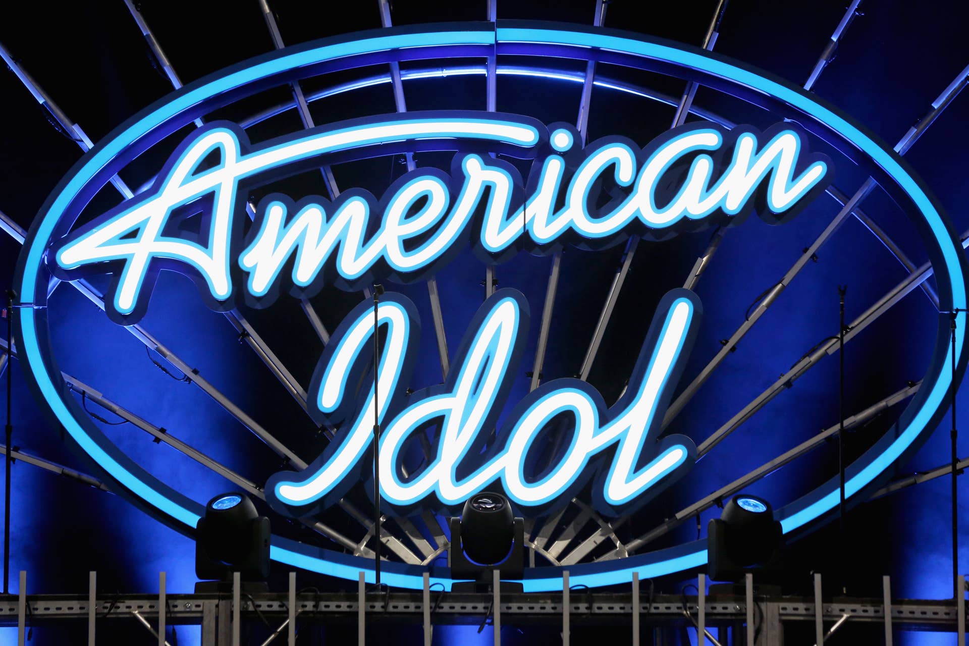 'American Idol' Legend's Wife Has Filed for Divorce - Men's Journal
