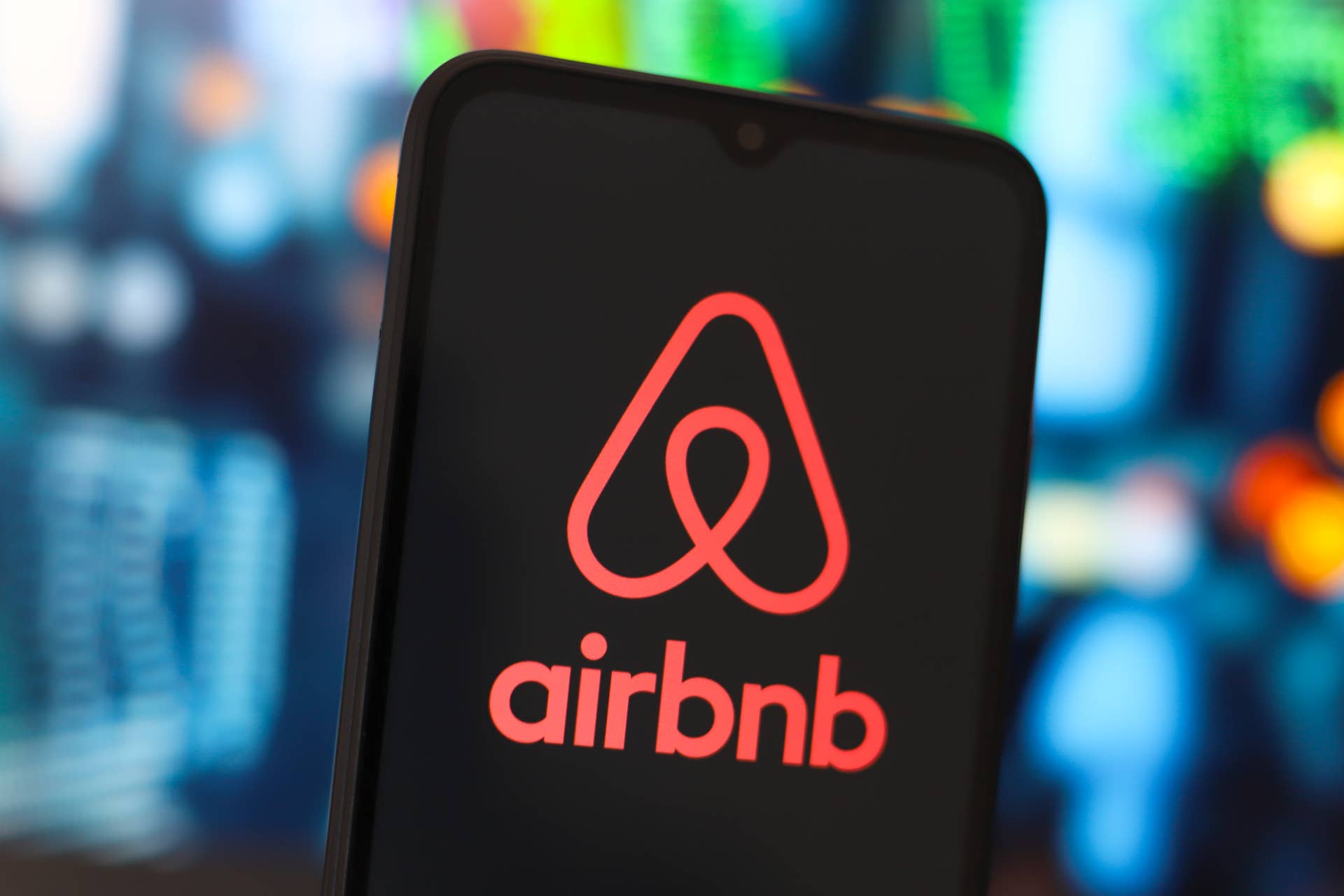 Airbnb Announces Major Change to Compete With Hotels - Men's Journal
