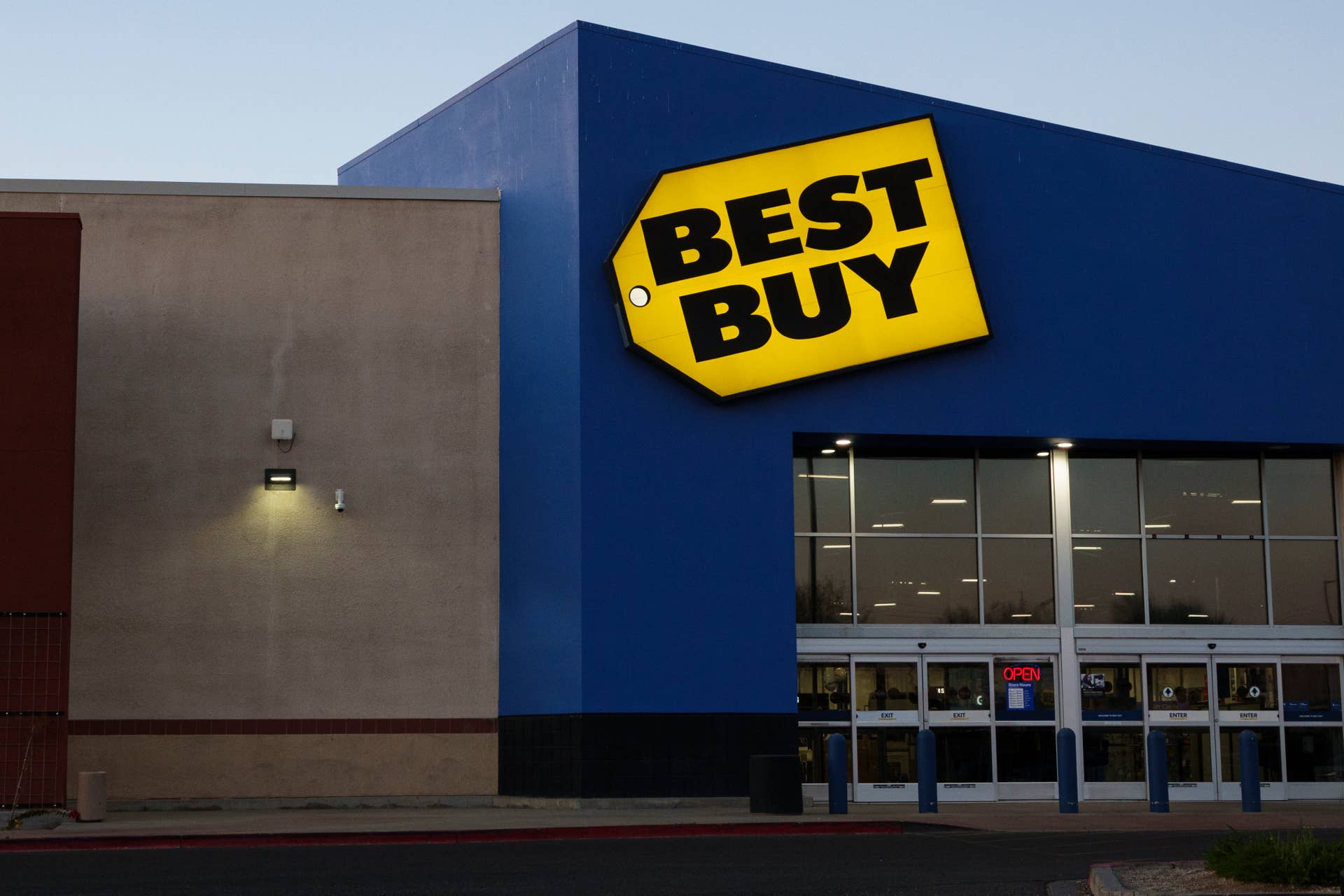 Is Best Buy Open on Memorial Day? - Men's Journal
