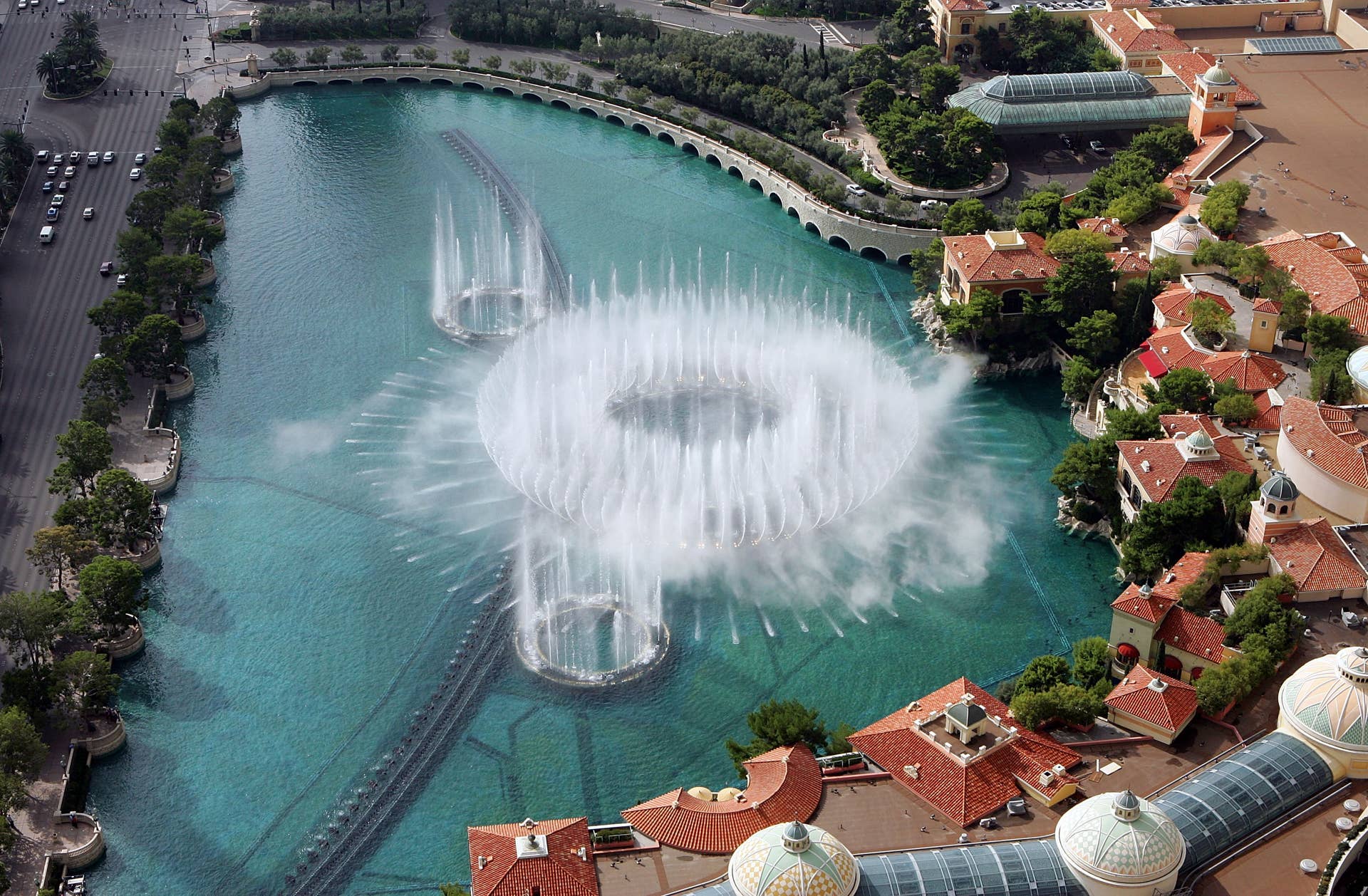 Bellagio Fountain Shooting Video Captures Gunman Opening Fire After ...