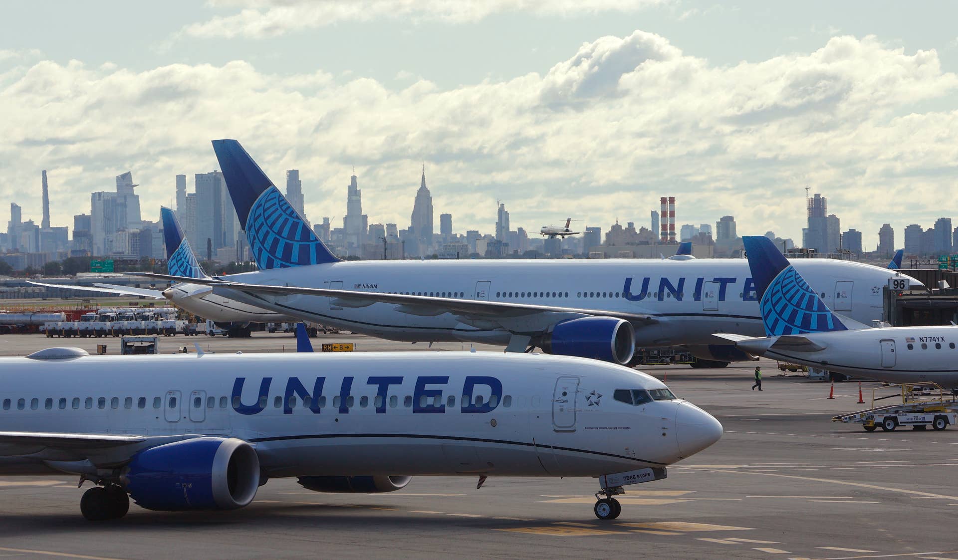 United Airlines Follows Southwest With New Change for Customers - Men's ...