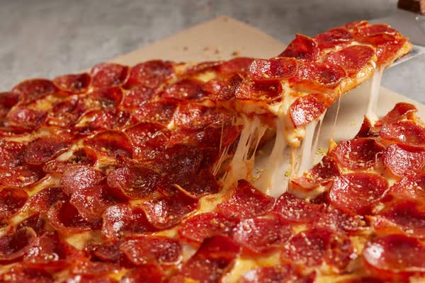 Beloved Pizza Chain Announces More Than 100 New Locations - Men's Journal