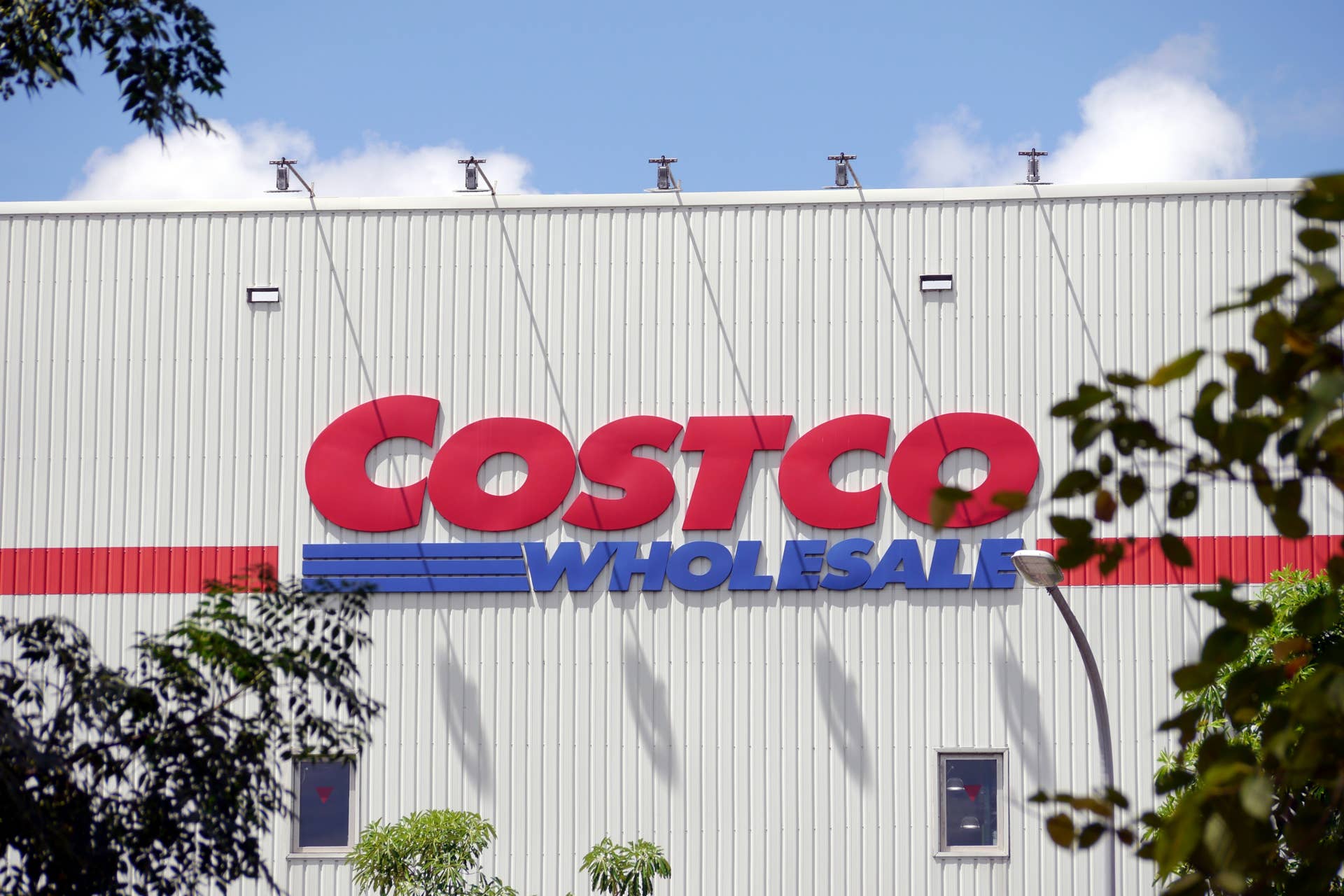 Costco’s Chicken Coop Under $1,000 Is Going Viral - Men's Journal