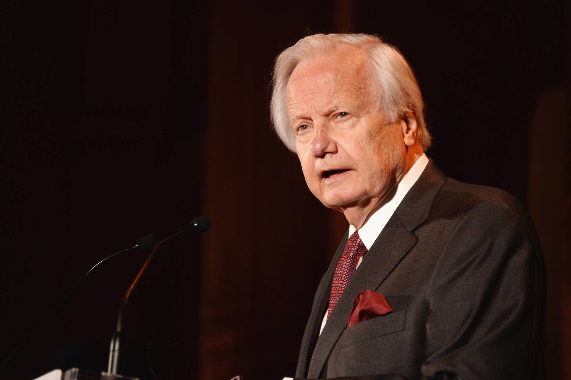 Bill Moyers Dead at 91 After Legendary Career: 'A Giant' - Men's Journal