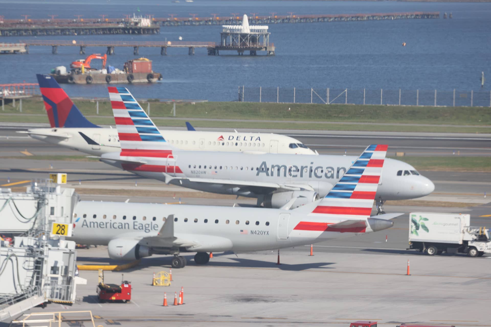 Data Confirms Airline Pricing Difference for Solo Flyers - Men's Journal