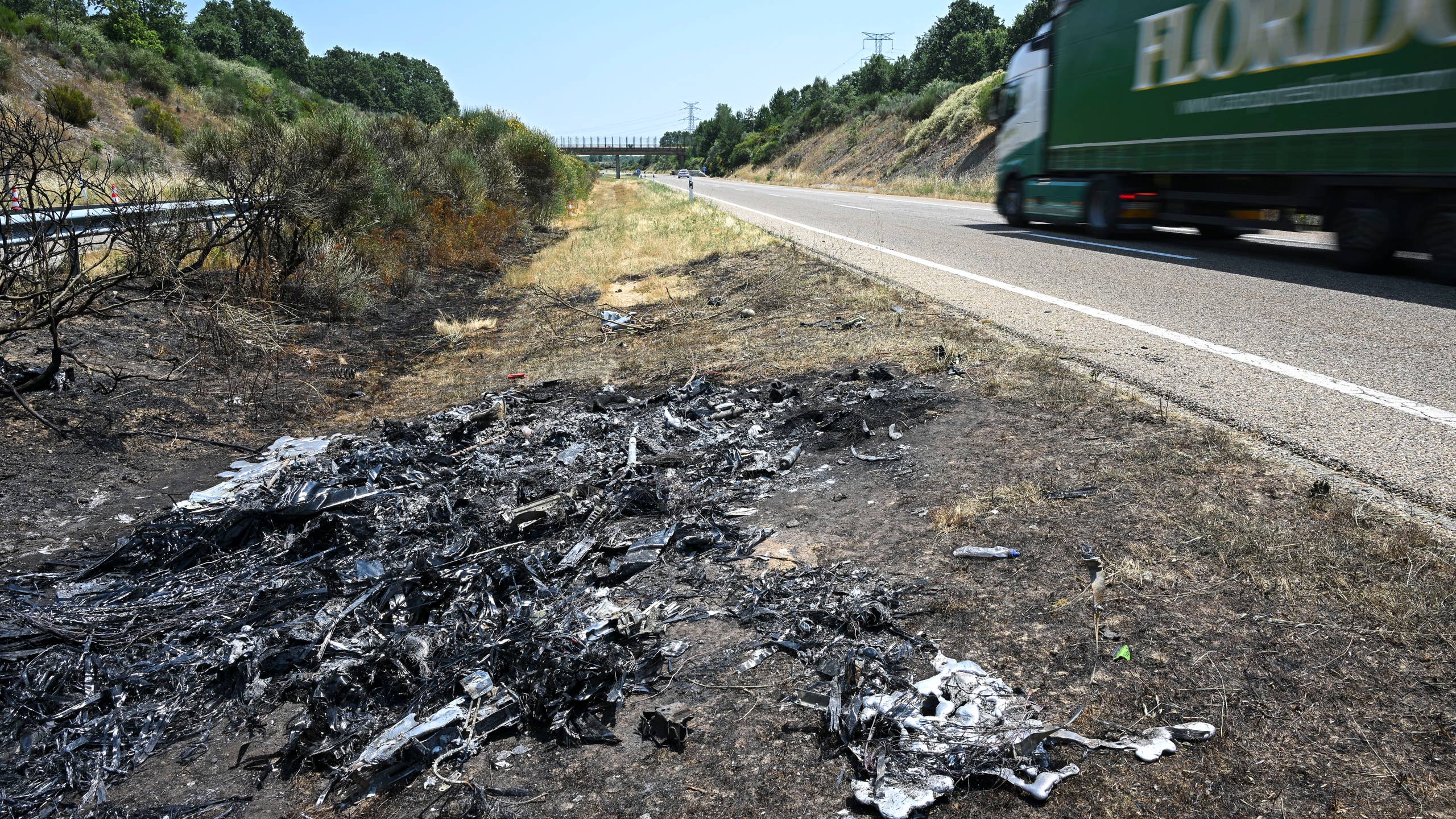 Police Reveal Likely Cause of Crash That Killed Diogo Jota, Brother ...