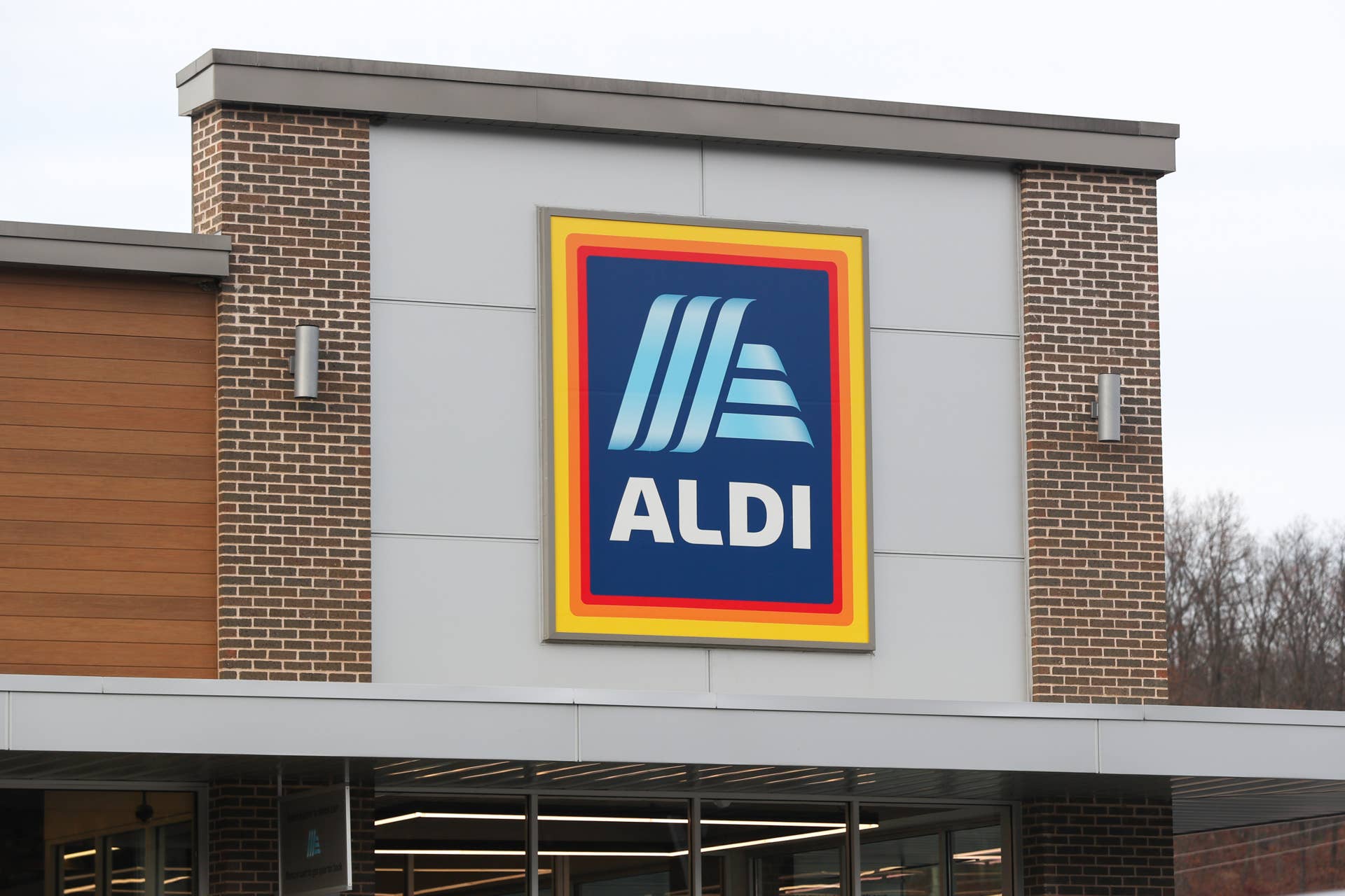 Fans Rushing to Aldi For Spicy Drop of Fan-Favorite Condiment - Men's ...