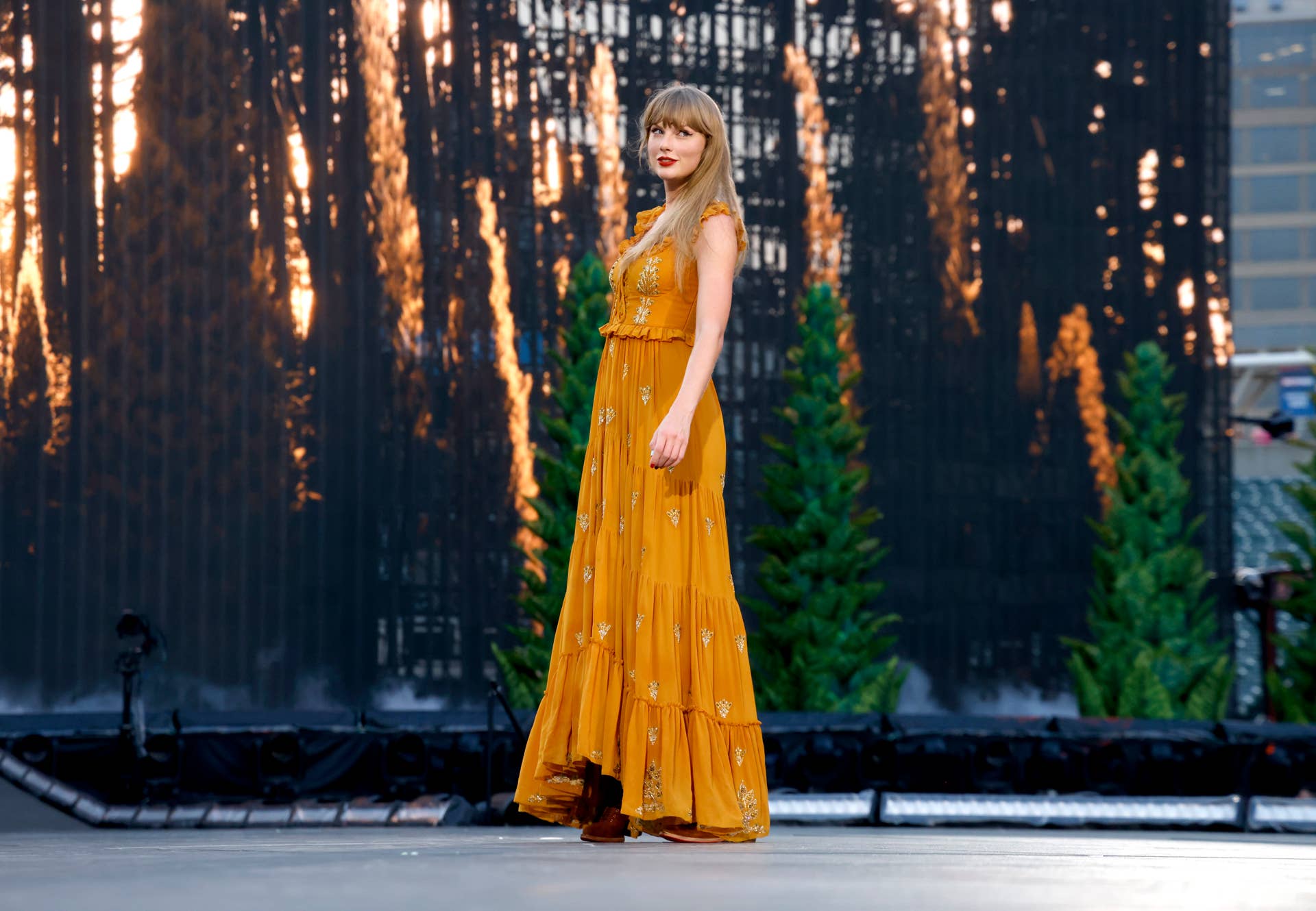 Taylor Swift's New Album Announcement Lights Up the Empire State ...