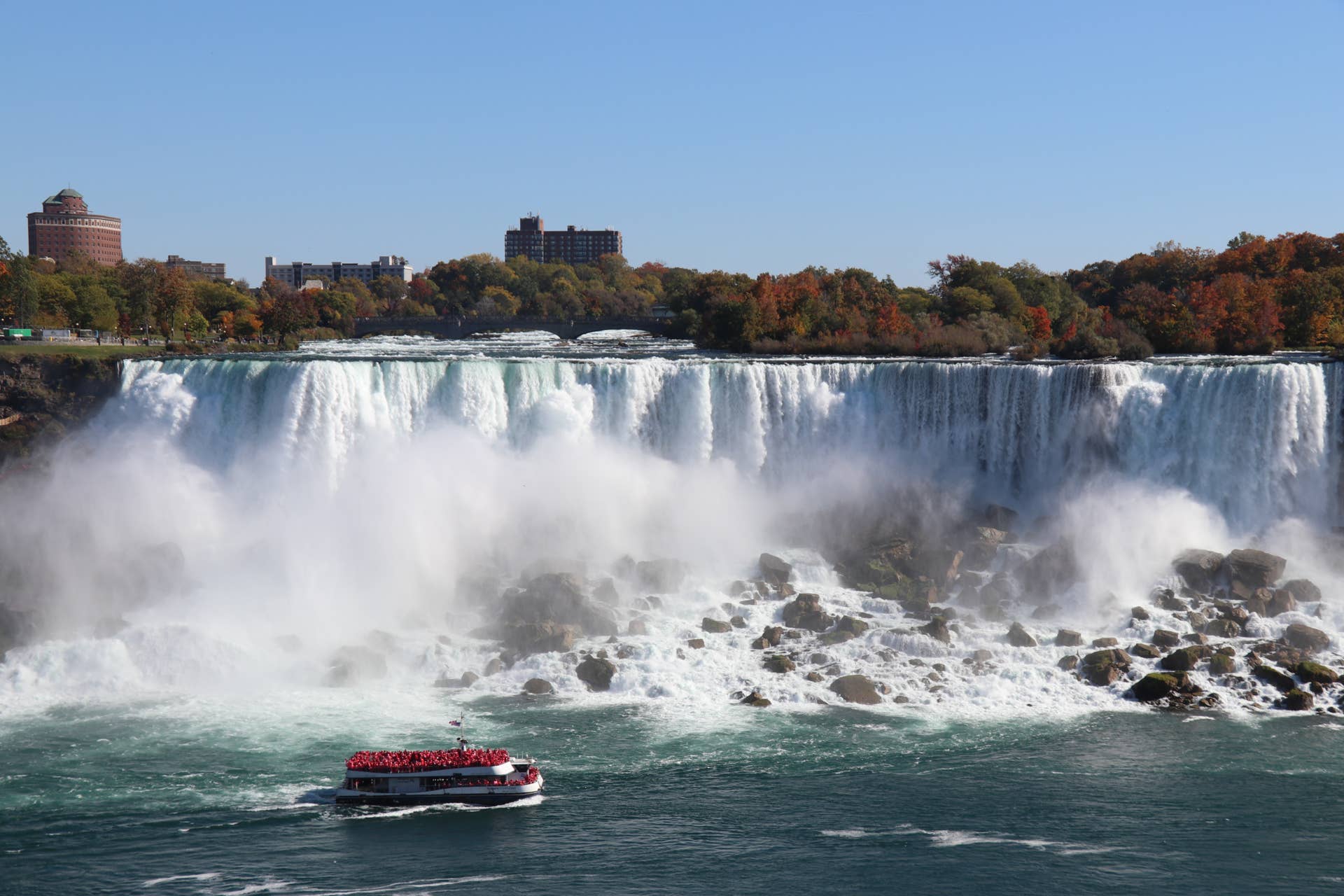 Mother, Two Children Jump Off Niagara Falls, Police Say - Men's Journal