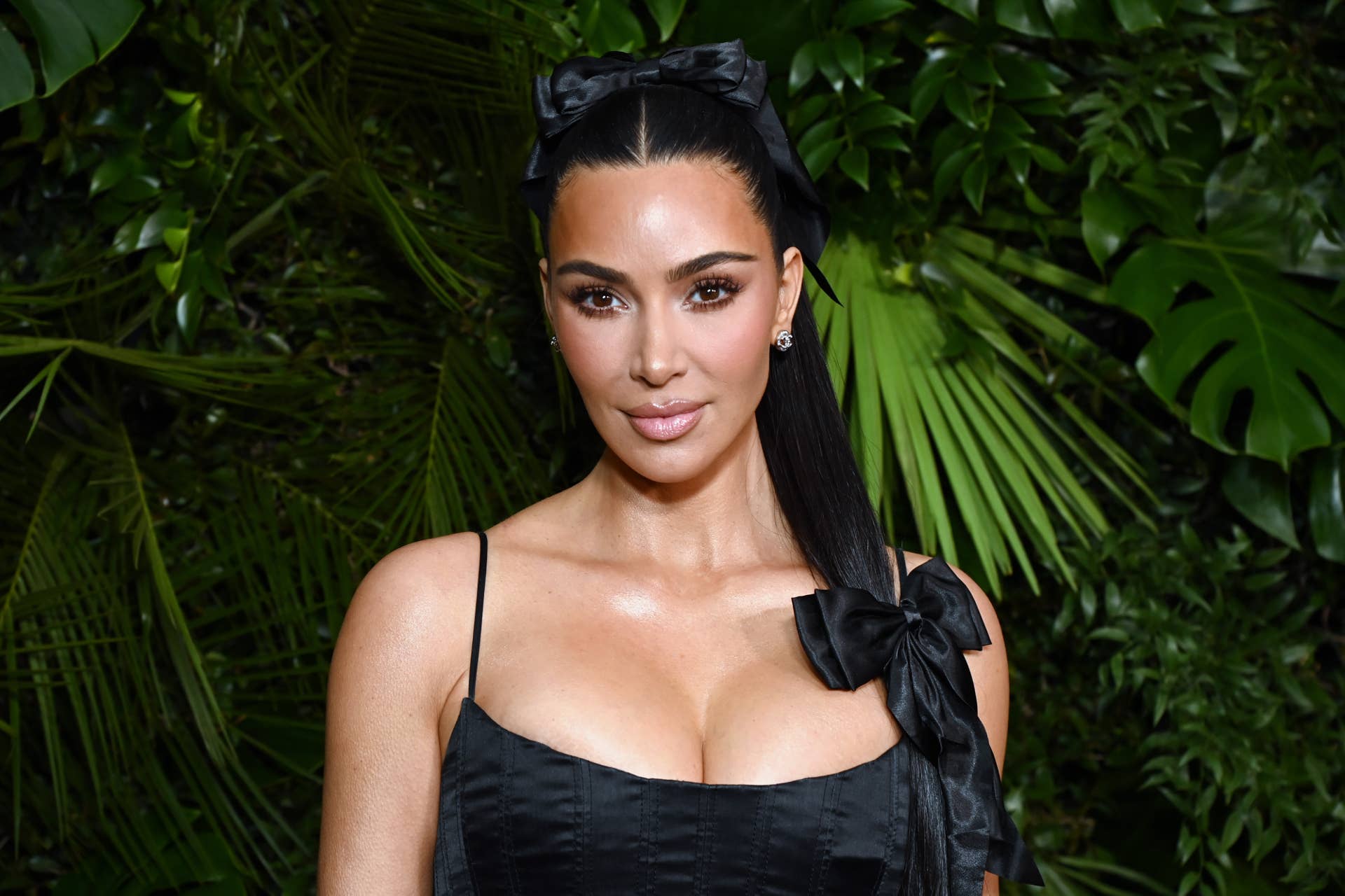 Kim Kardashian Threatens to 'Break the Internet' in New Swimsuit - Men ...
