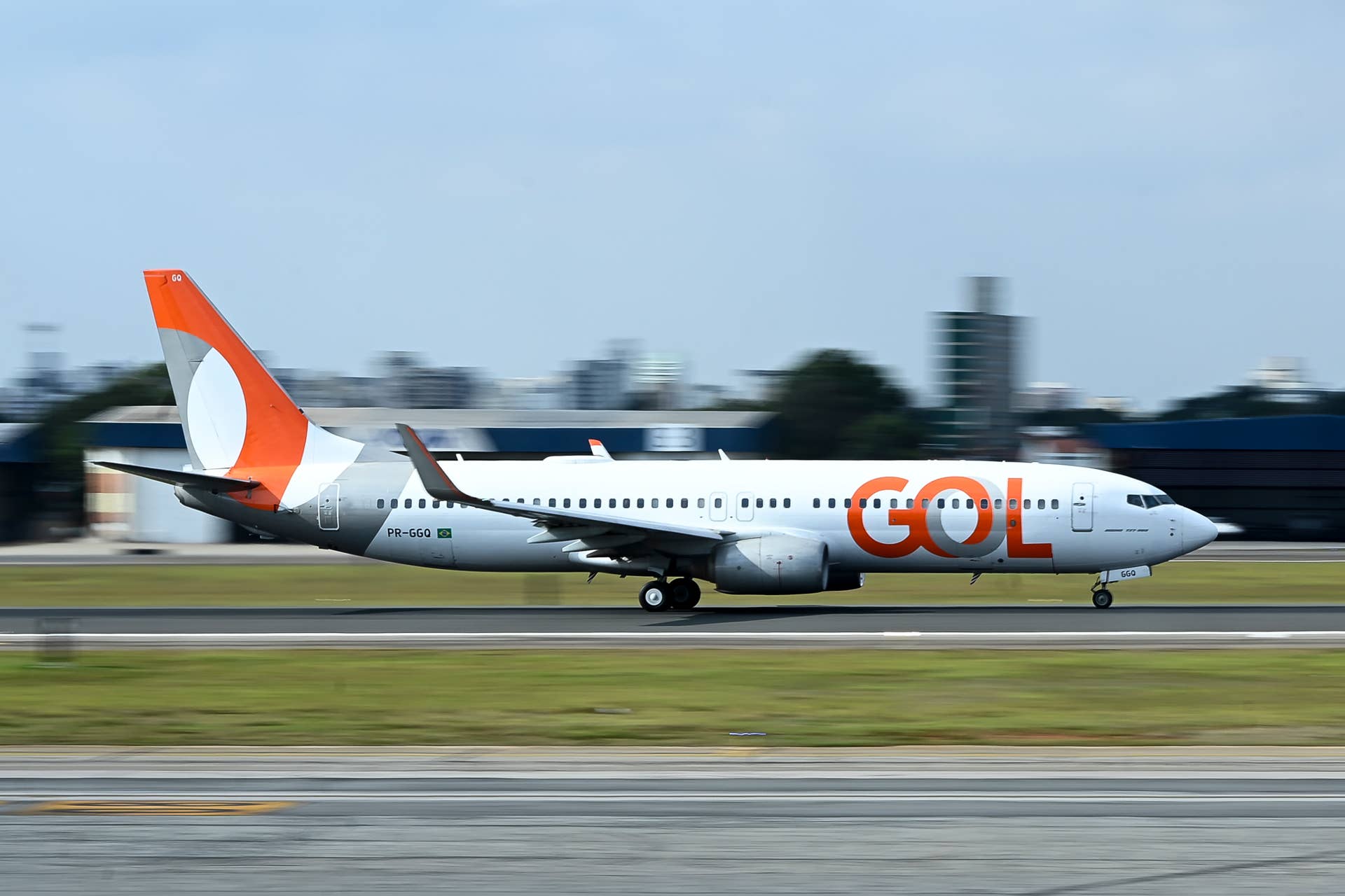 Woman Sues Airline After Going Viral for Refusing to Switch Seats - Men ...