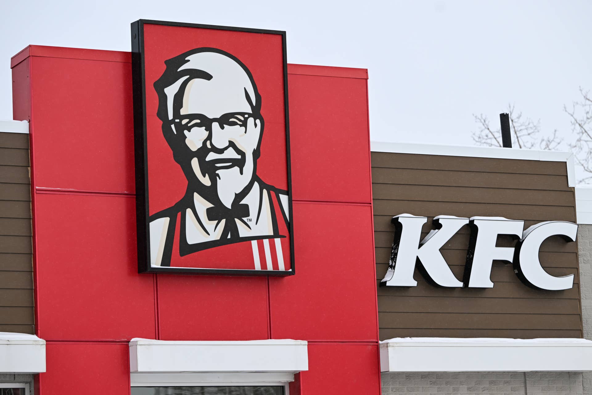 New $20 KFC Box Sneaks Onto Menu With Hefty Lineup - Men's Journal