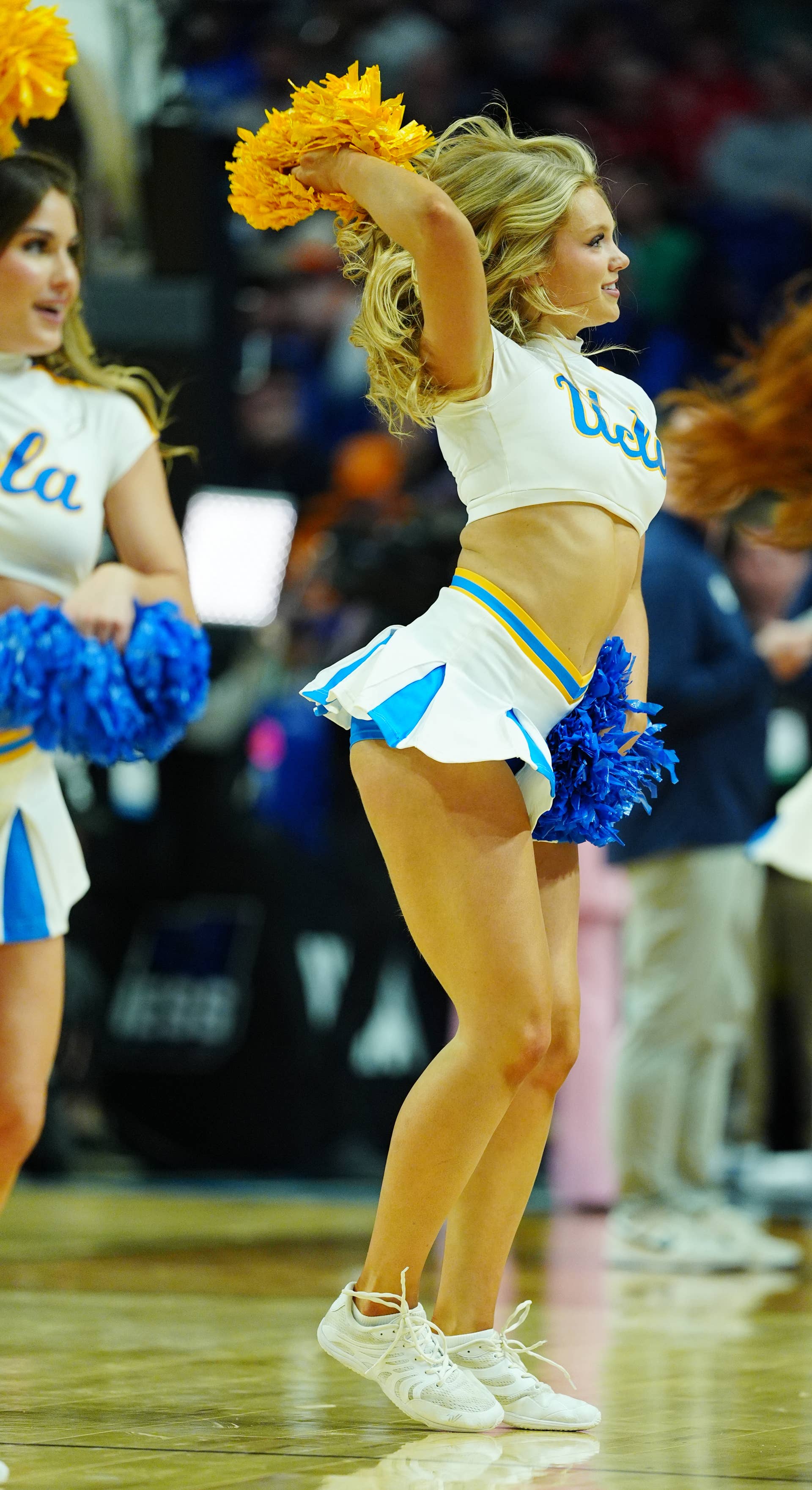 UCLA Cheerleaders Stun Crowds With Revealing Outfits, Dance Moves - Men ...