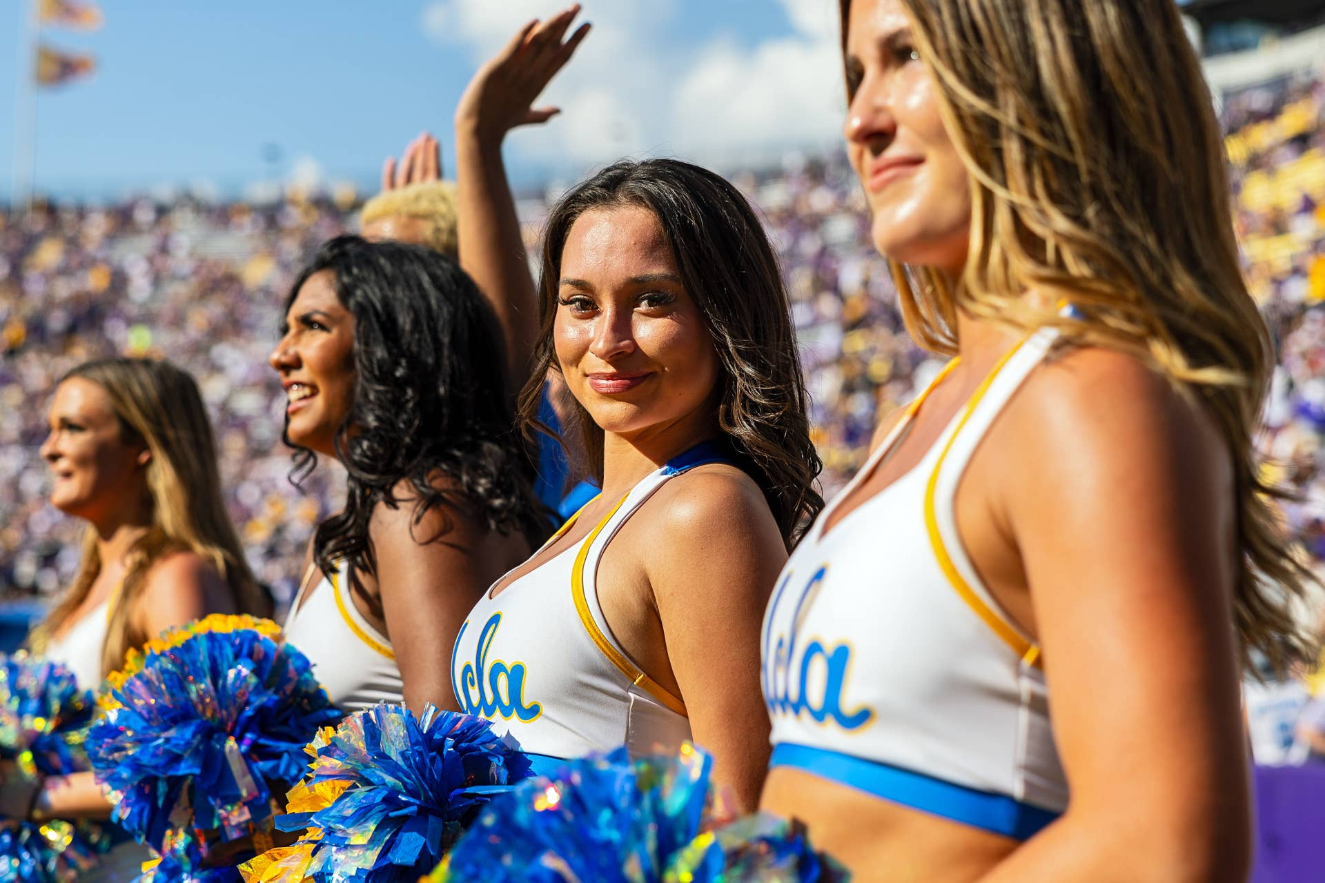 UCLA Cheerleaders Stun Crowds With Revealing Outfits, Dance Moves - Men ...