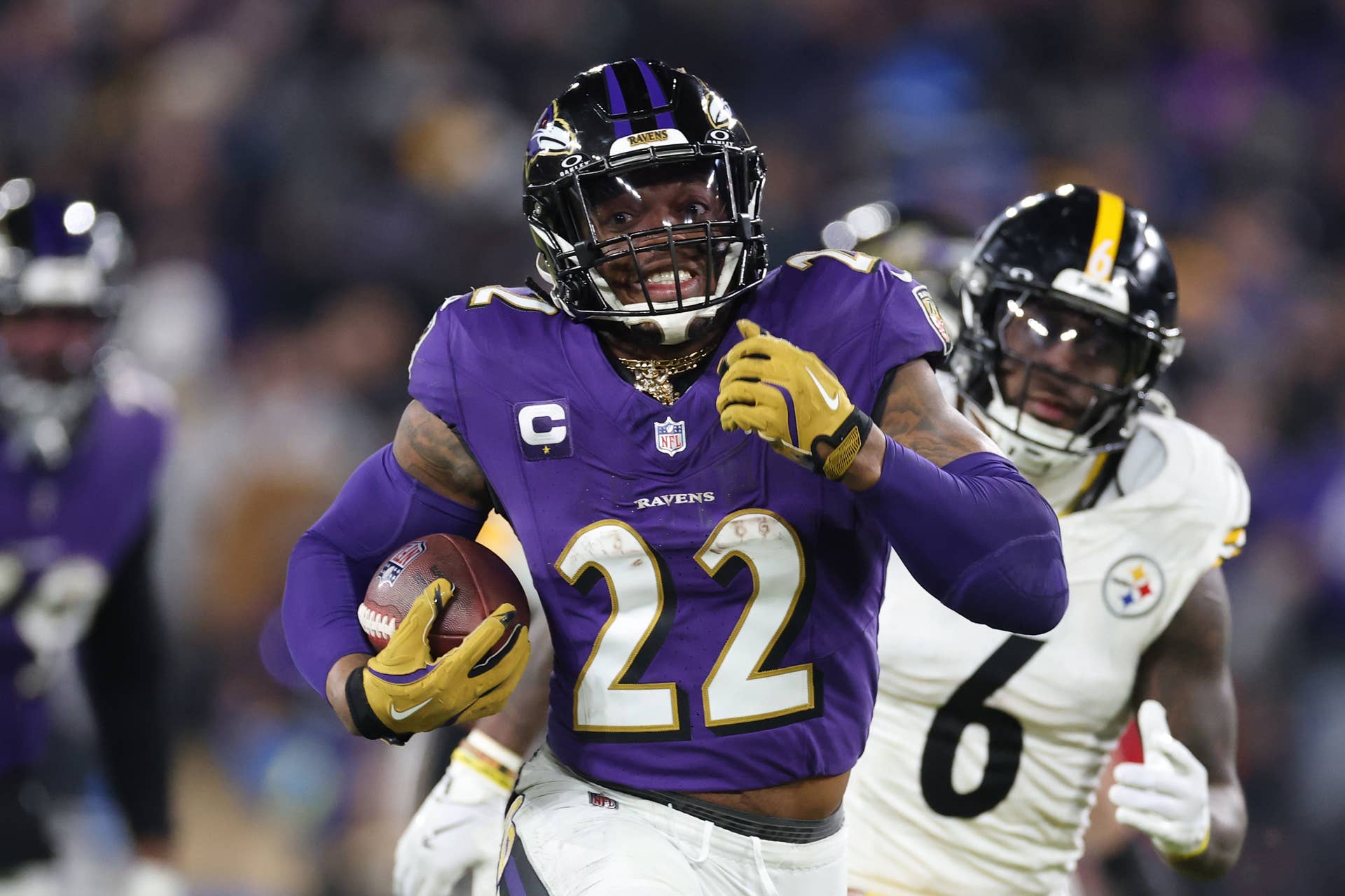 NFL Star Derrick Henry Shows Off Insane Hill Sprint Workout at 31 - Men ...