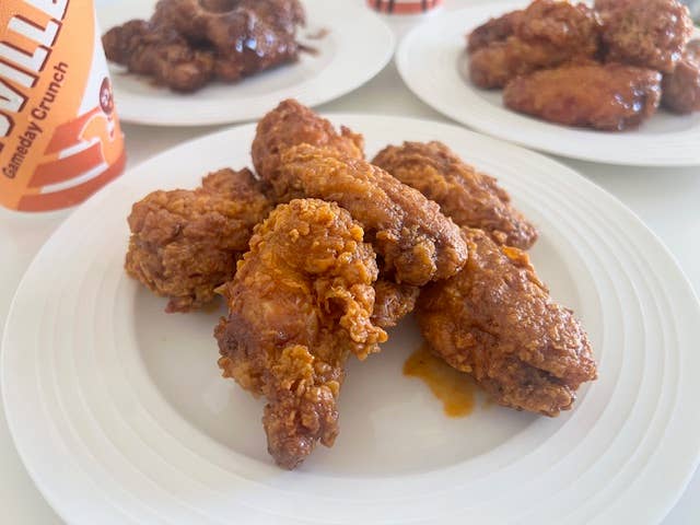 I Tried Popeyes’ New Wings—Here’s the One I’d Order Again - Men's Journal