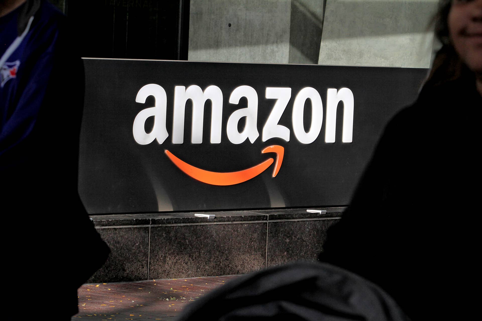 Amazon Is Selling Jearey's Popular Patio Umbrella for $40 - Men's Journal
