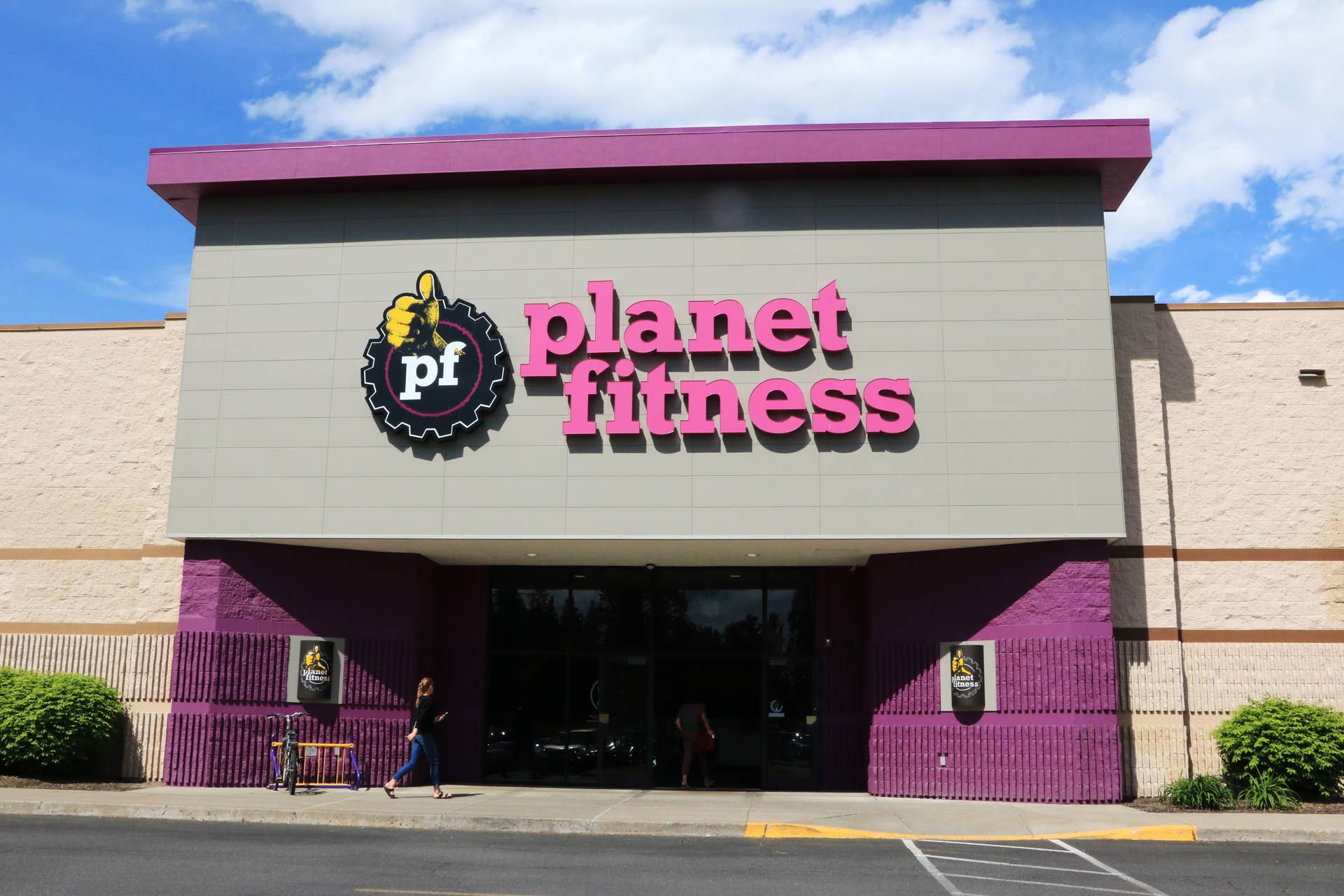 Planet Fitness to Add Cold Plunge and Red Light Therapy - Men's Journal