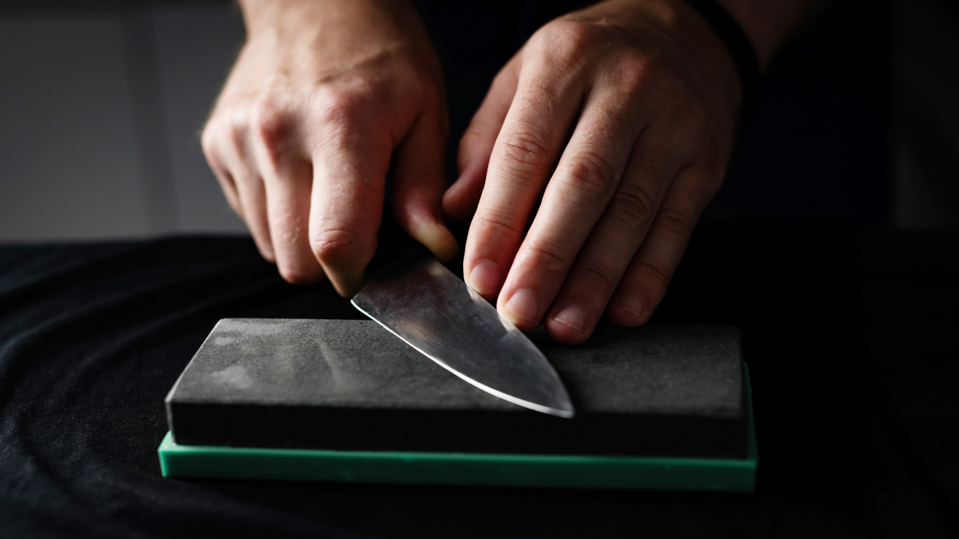 How to Test Knife Sharpness: Paper, Tomato, & Thumbnail Test - Men's ...