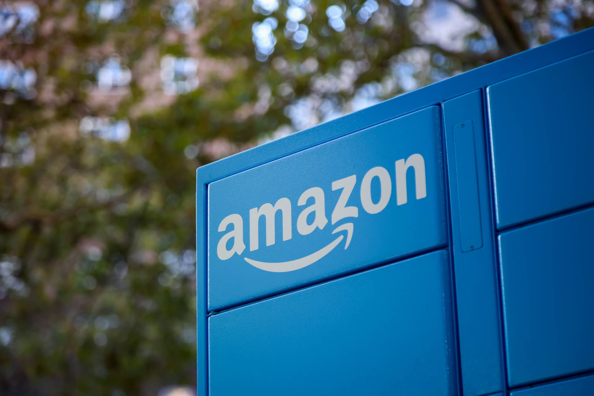 Amazon Announces Major Delivery Change Affecting 2,300 Cities - Men's ...