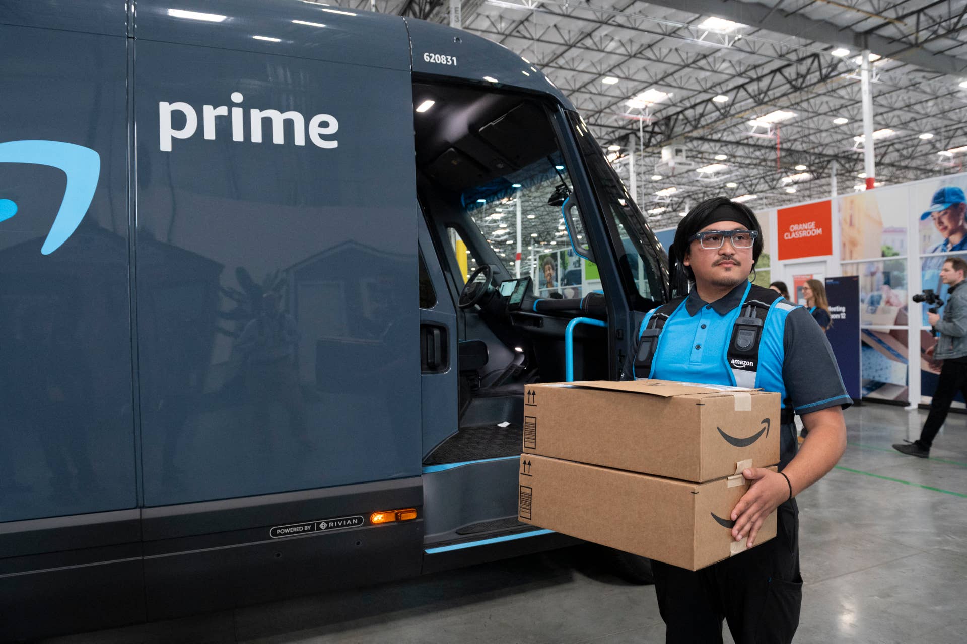 Amazon Announces Major Delivery Change Affecting 2,300 Cities - Men's ...