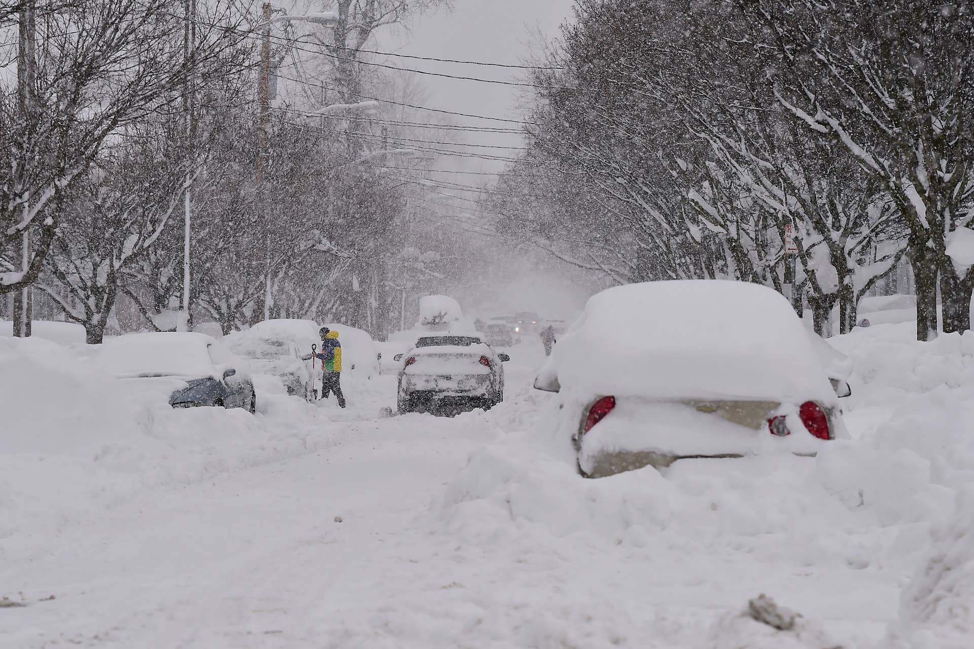 12 Inches of Snow, 60 MPH Winds Roll in Amid Winter Storm Warning - Men ...