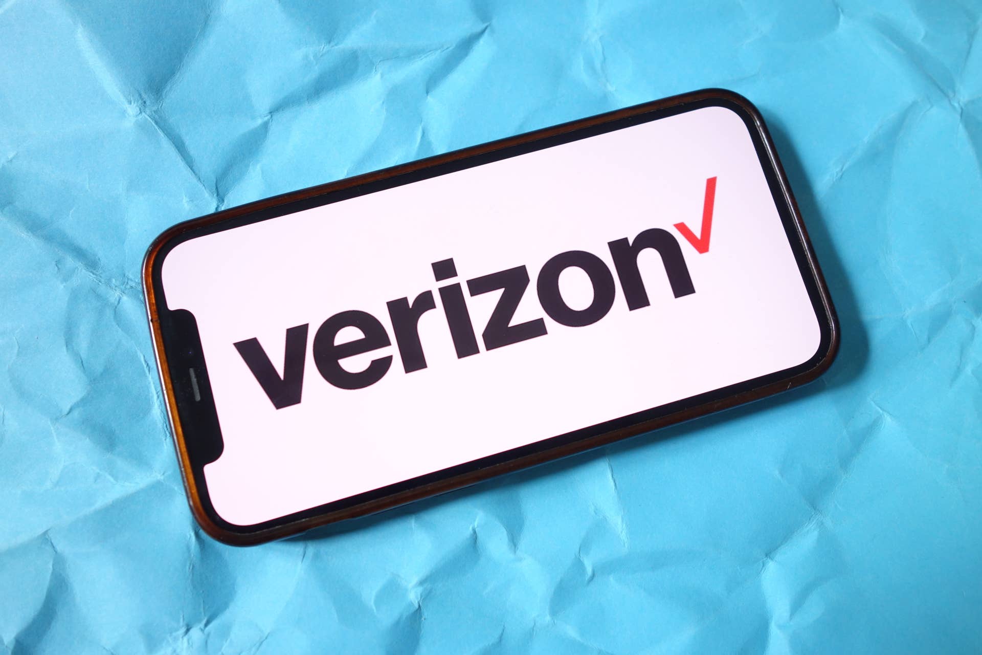 AT&T and T-Mobile Reassure Customers Amidst Verizon Outage - Men's Journal