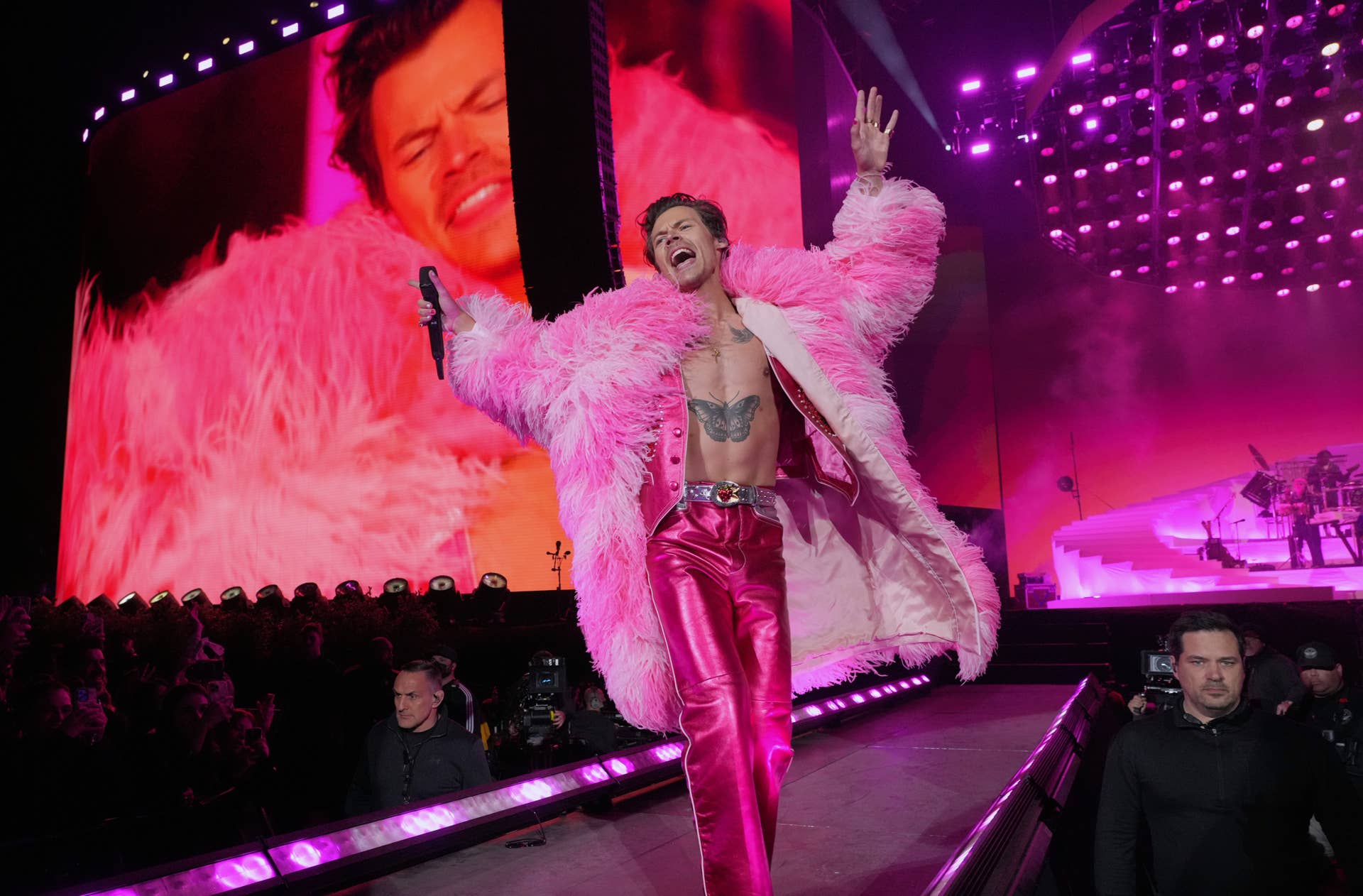 Harry Styles Fans Beware — Fake Tour Tickets Are Spreading - Men's Journal