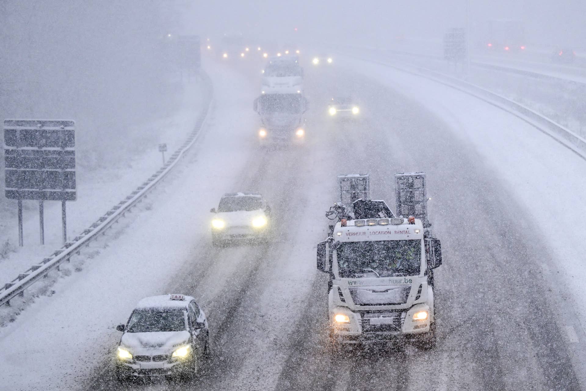 Winter Storm Warning with Heavy Snow and Powerful Winds Hit New York ...