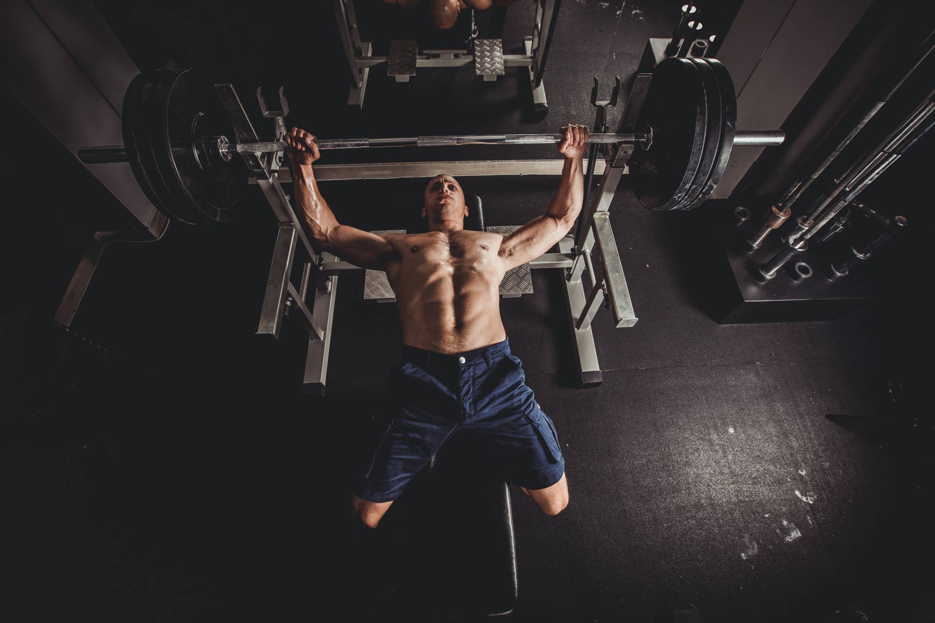 Why Using an Ab Mat on a Bench Press Helps You Lift Heavier - Men's Journal