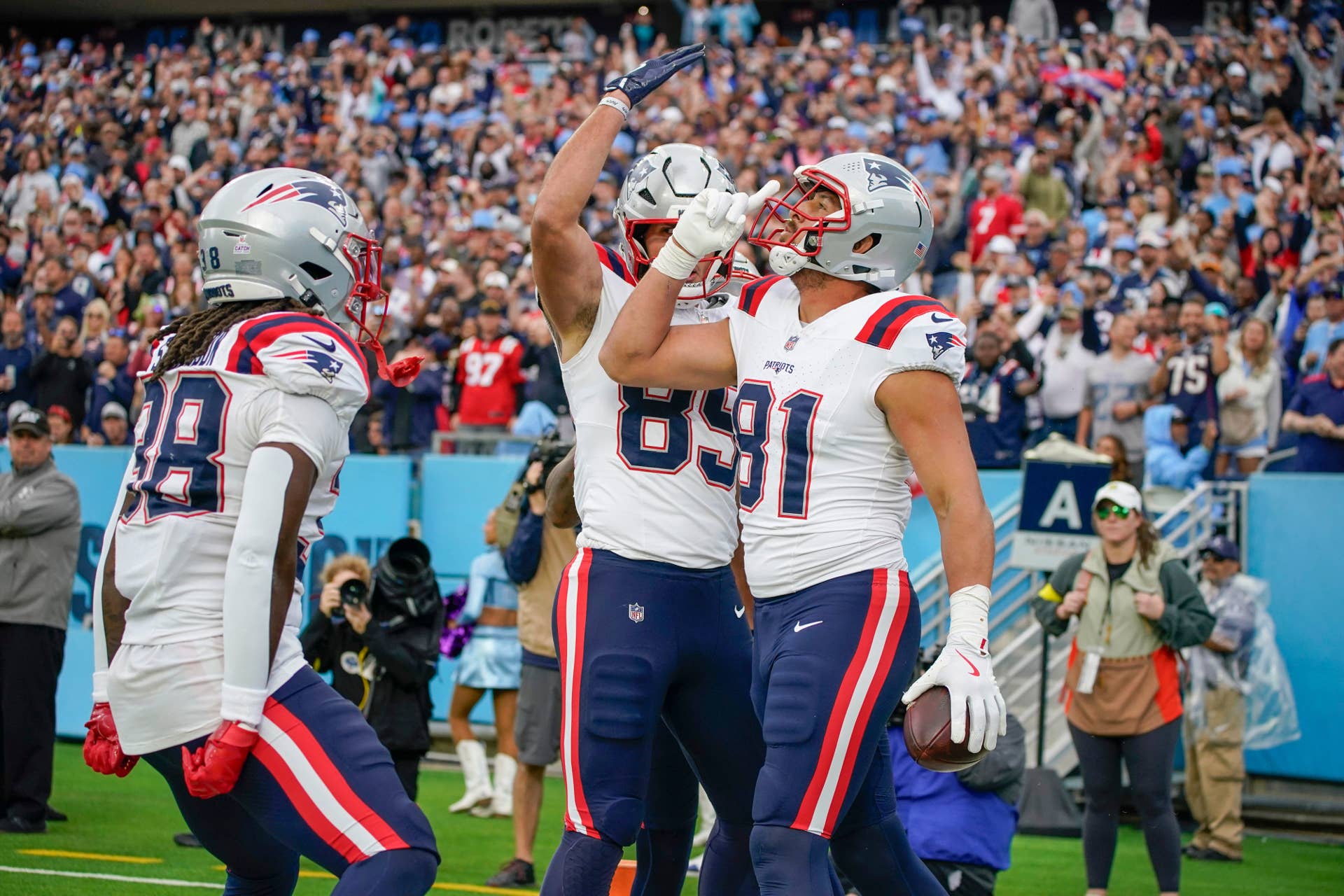 Nike Debuting New Alpha Menace Cleat During AFC Championship Game - Men ...