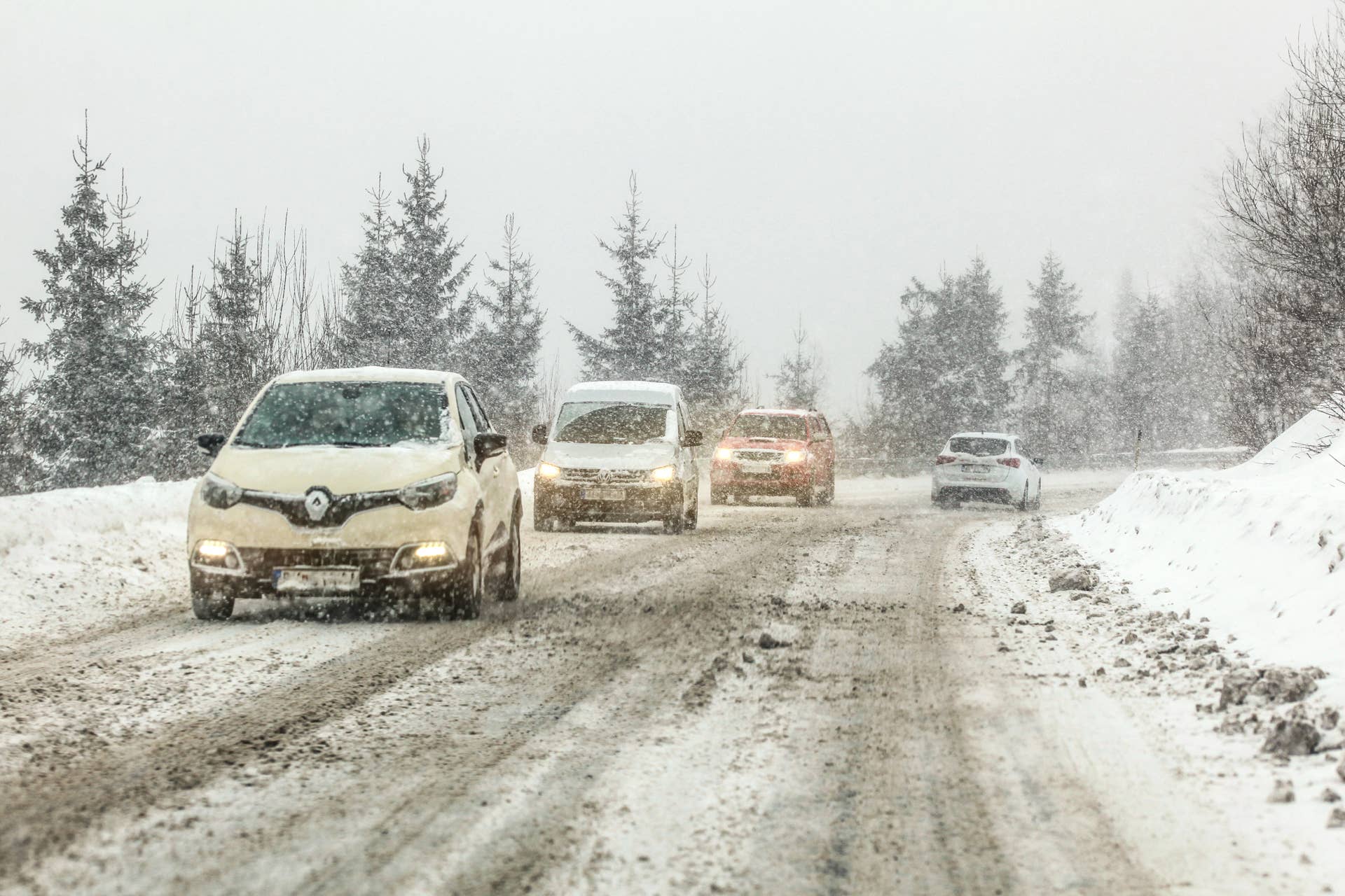 Winter Storm Warnings 5 States 24 Inches Snow 70 MPH Winds - Men's Journal