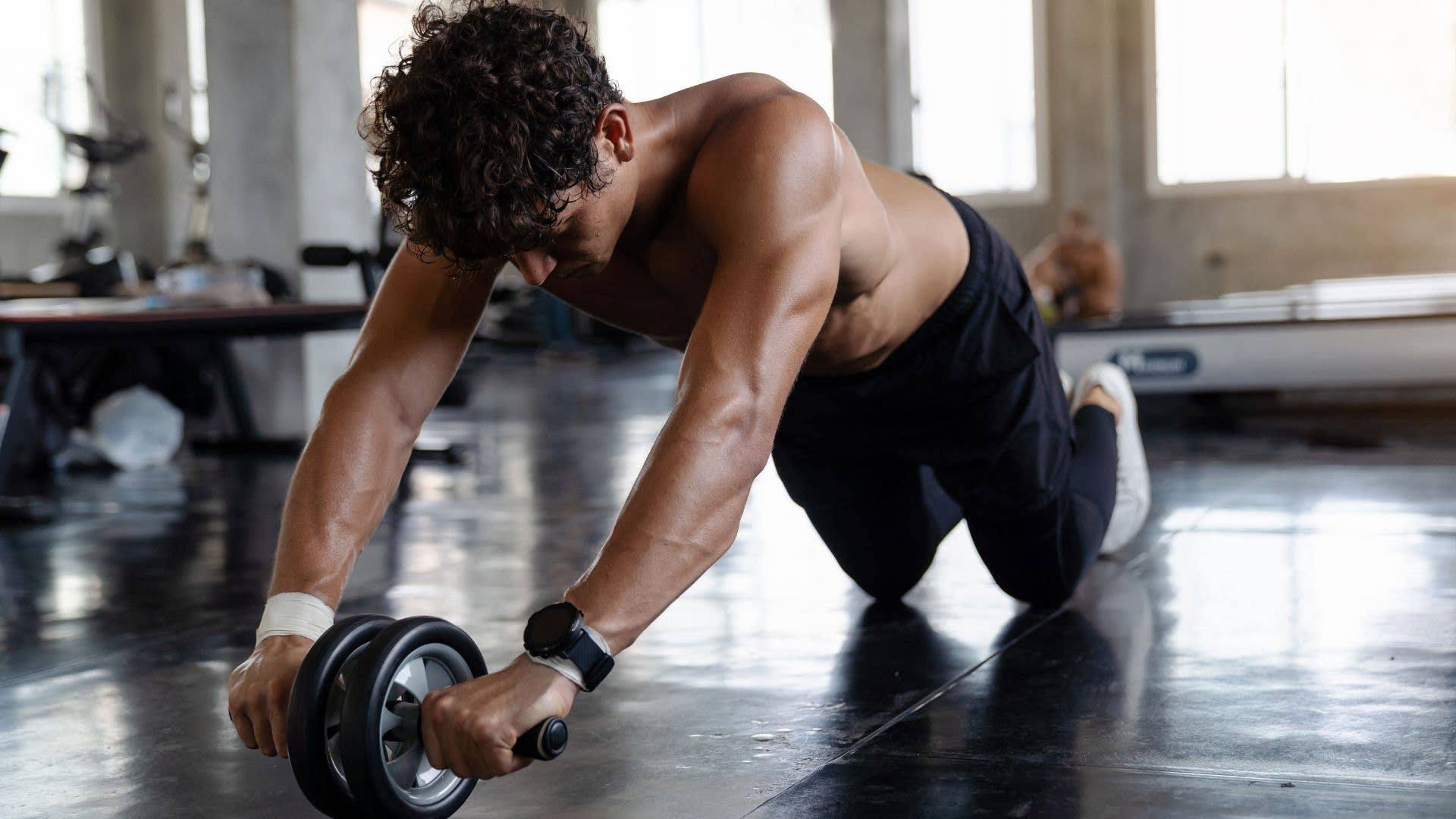 How to Do the Ab Wheel Rollout for a Bulletproof Midsection - Men's Journal