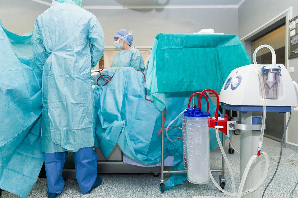 Mom Who Documented Tummy Tuck on TikTok Dies After Alleged Surgery ...