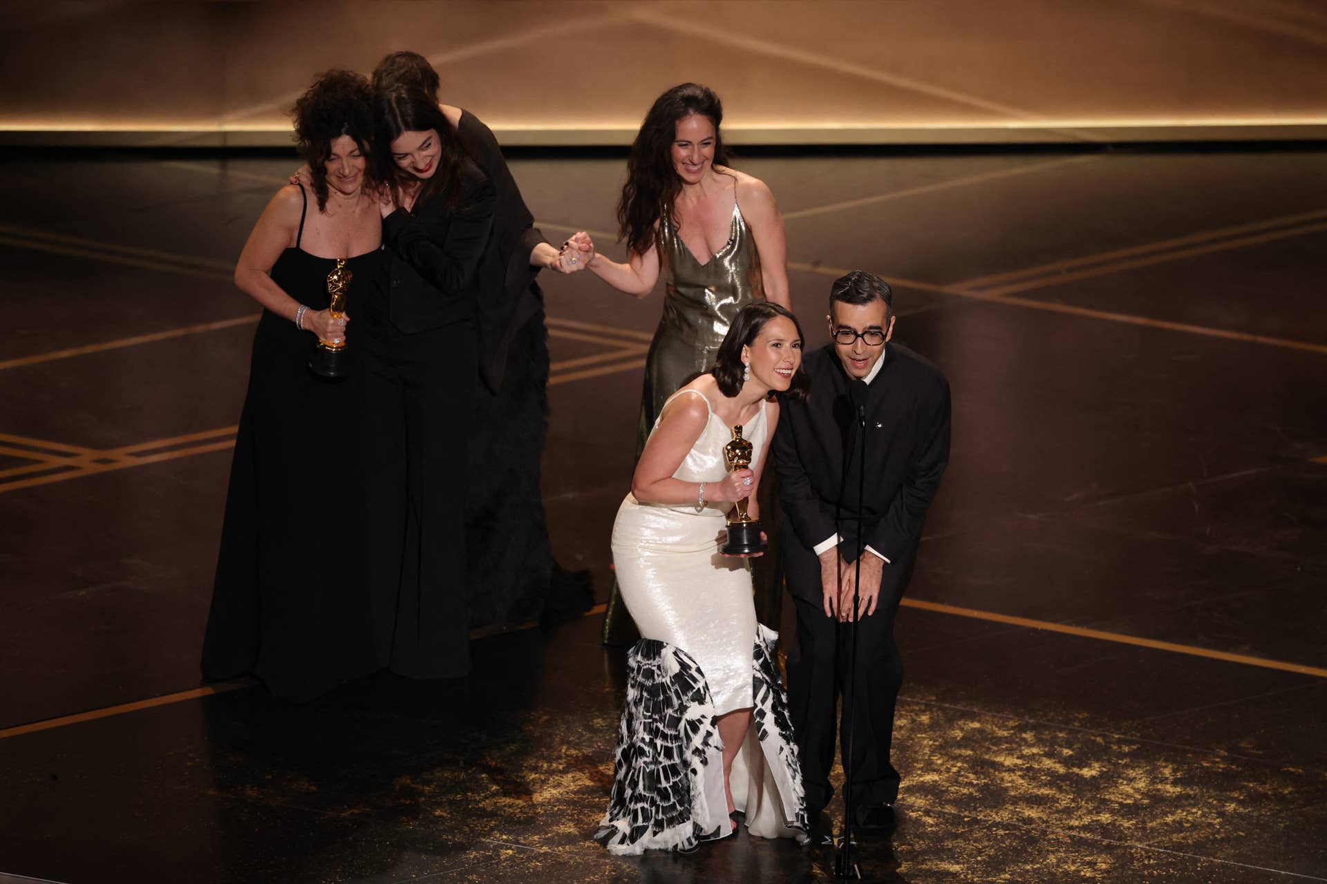Shock Tie Win at the Oscars — The Seventh in Its History - Men's Journal
