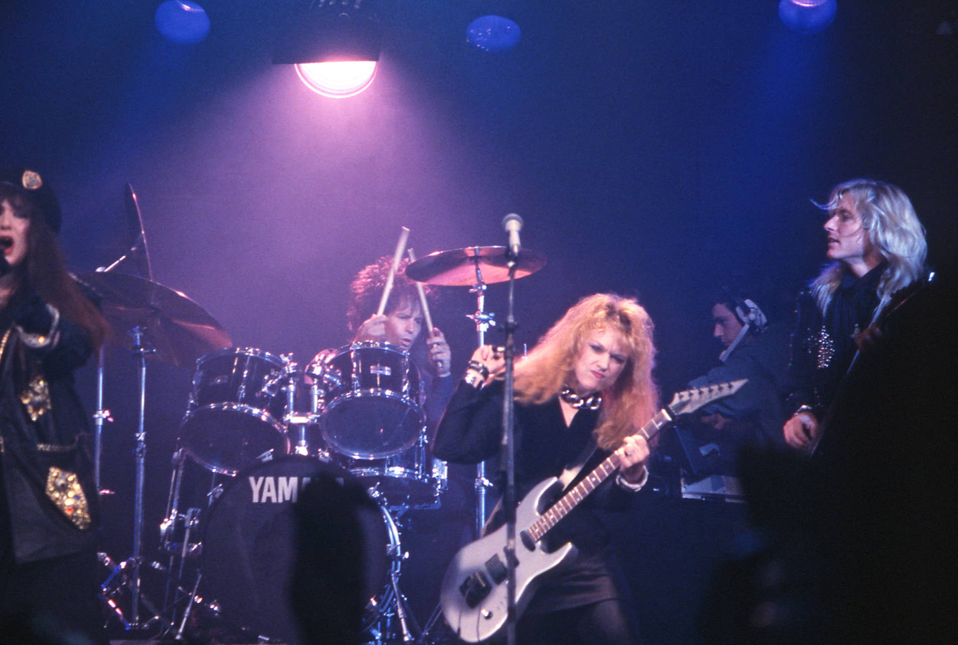 Legendary '80s Rock Frontwoman Announces Special Tour - Men's Journal