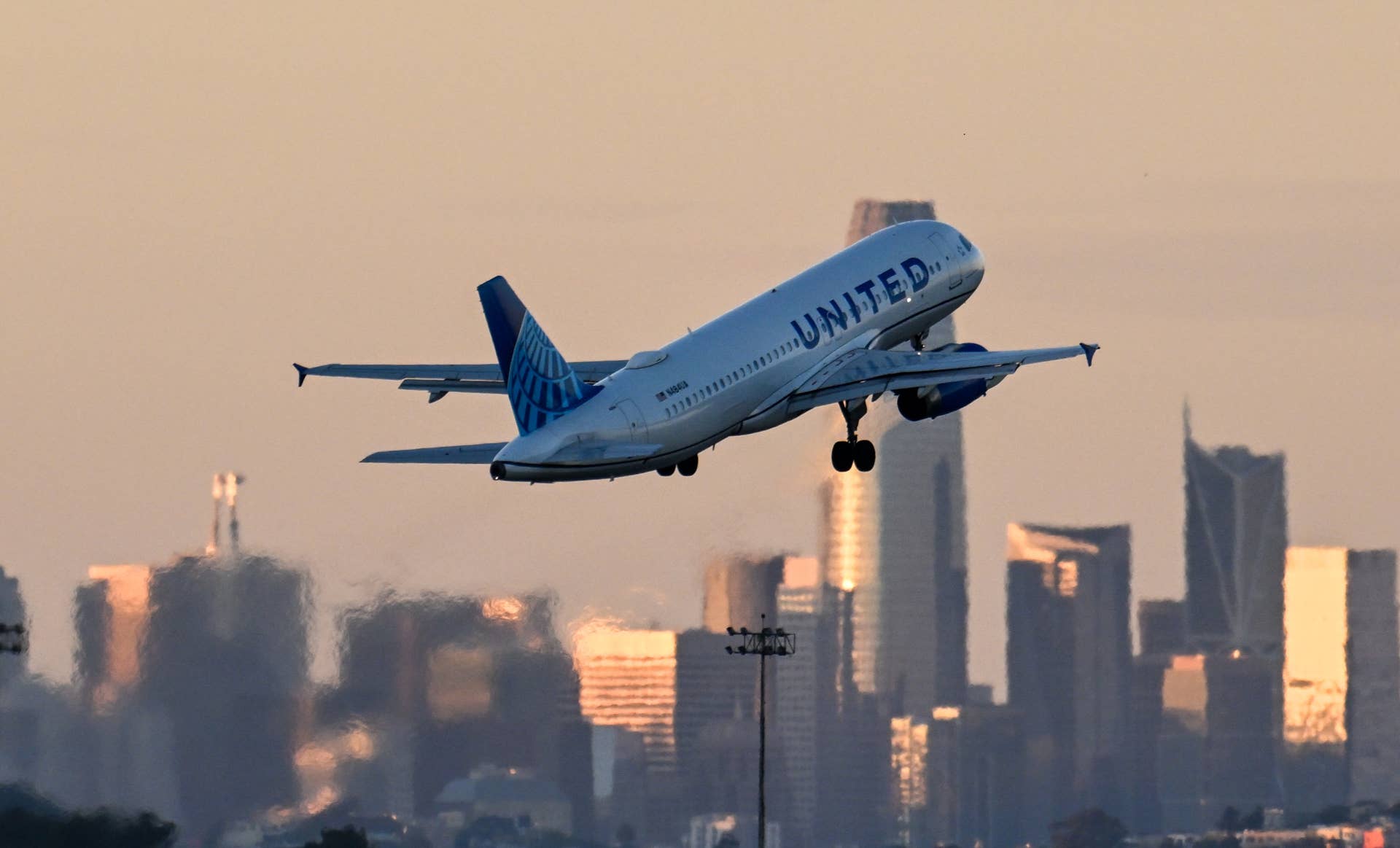 United CEO Warns “15-20%” Hike. In Time for Summer Fares? - Men's Journal