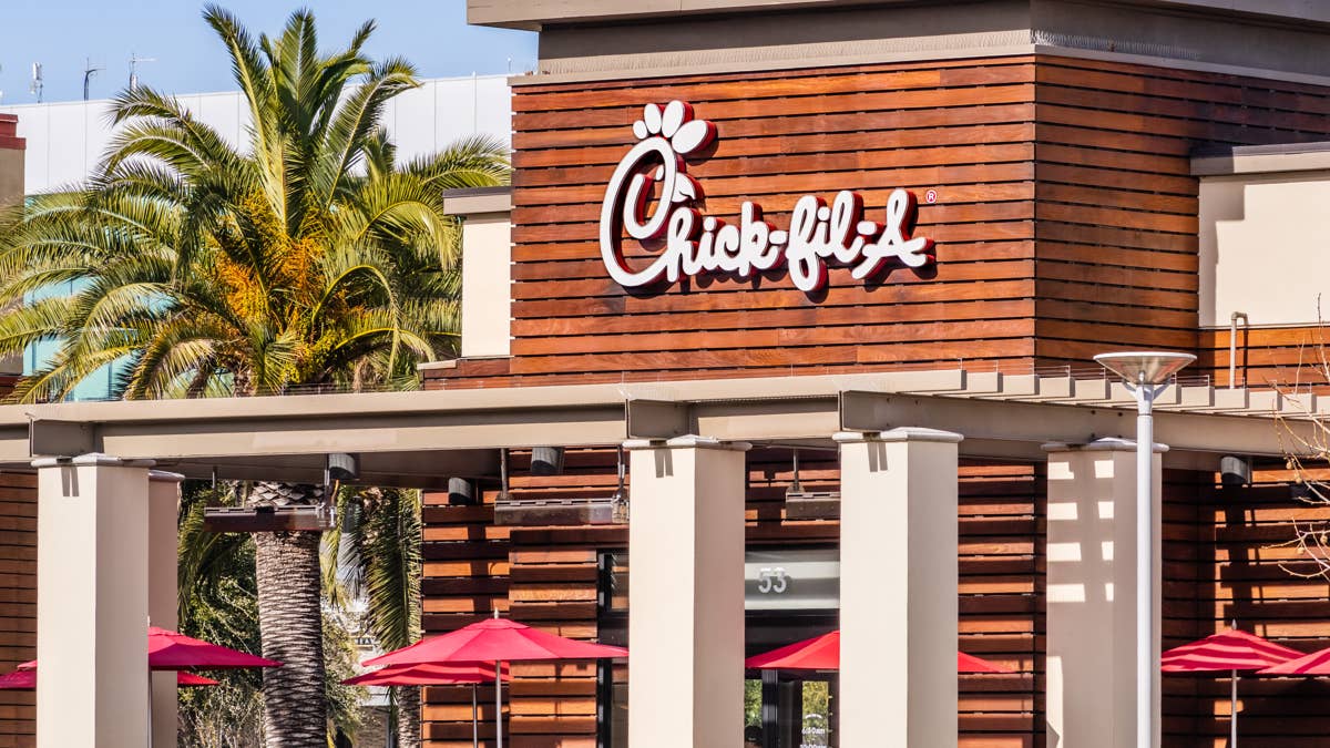 Chick-fil-A Shades In-N-Out Amid Attempt to Open 2nd Location in This ...