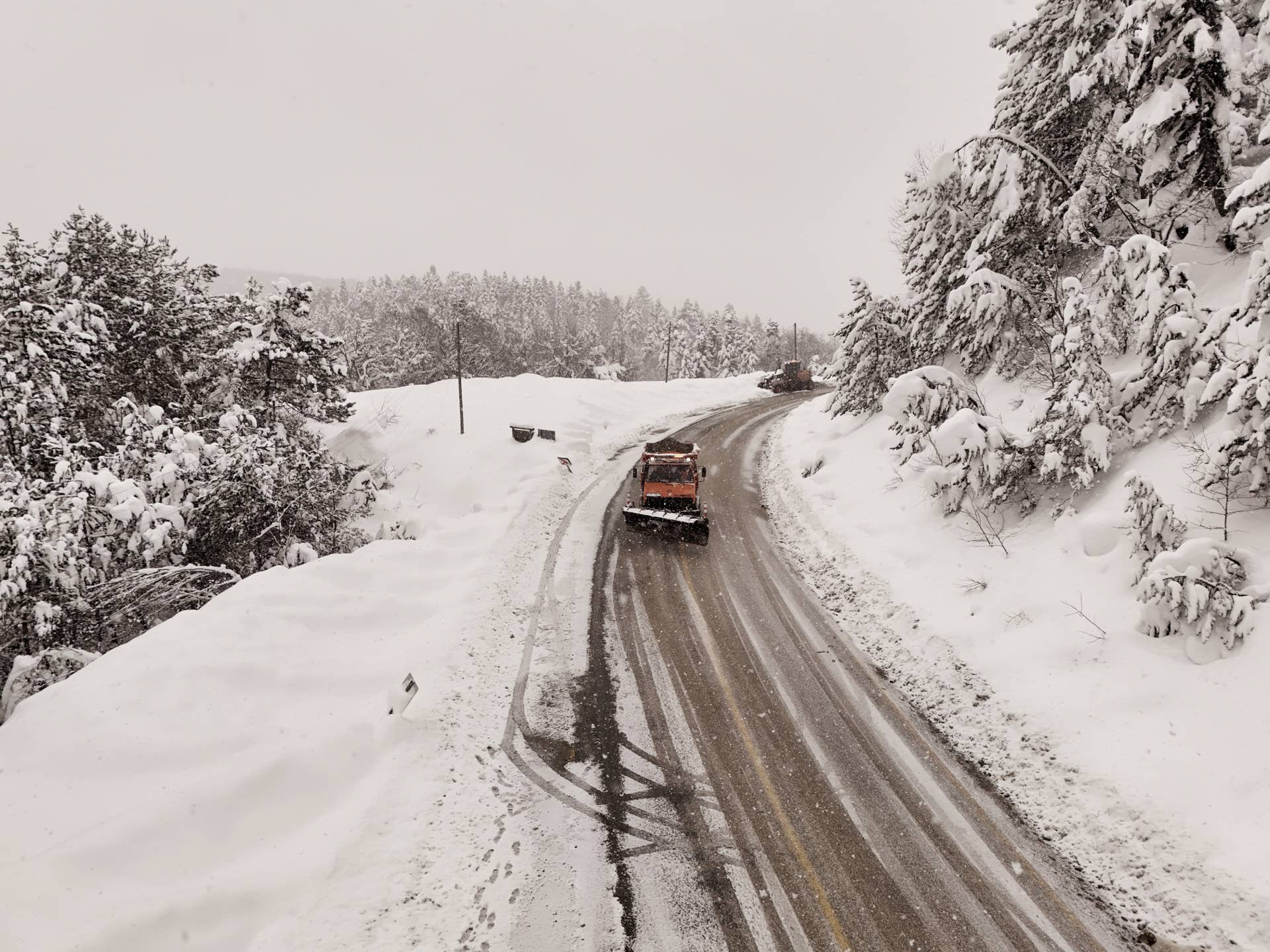 Winter Weather Advisory For Up to 16 Inches Snow Freeze Warnings - Men ...
