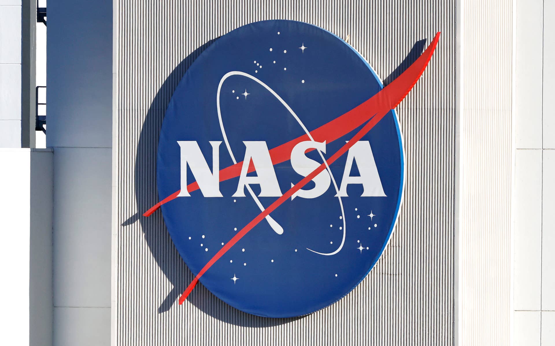 White House Official Update on NASA Scientists Investigation - Men's ...