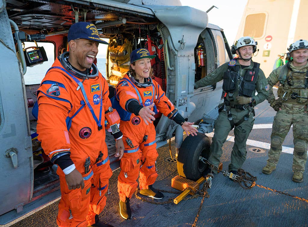 Artemis II Crew Walks Off Helicopter After Splashdown — Here's What ...