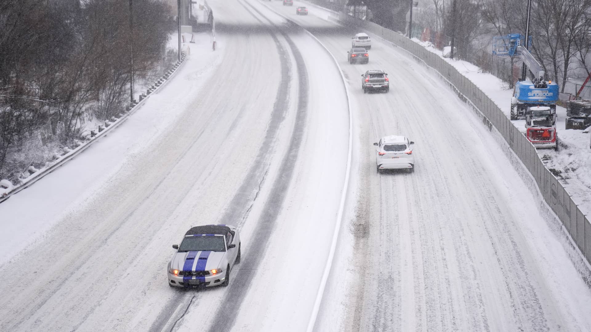 Winter Storm Forecast for 20 Inches of Snow and 70 MPH Winds Looms ...