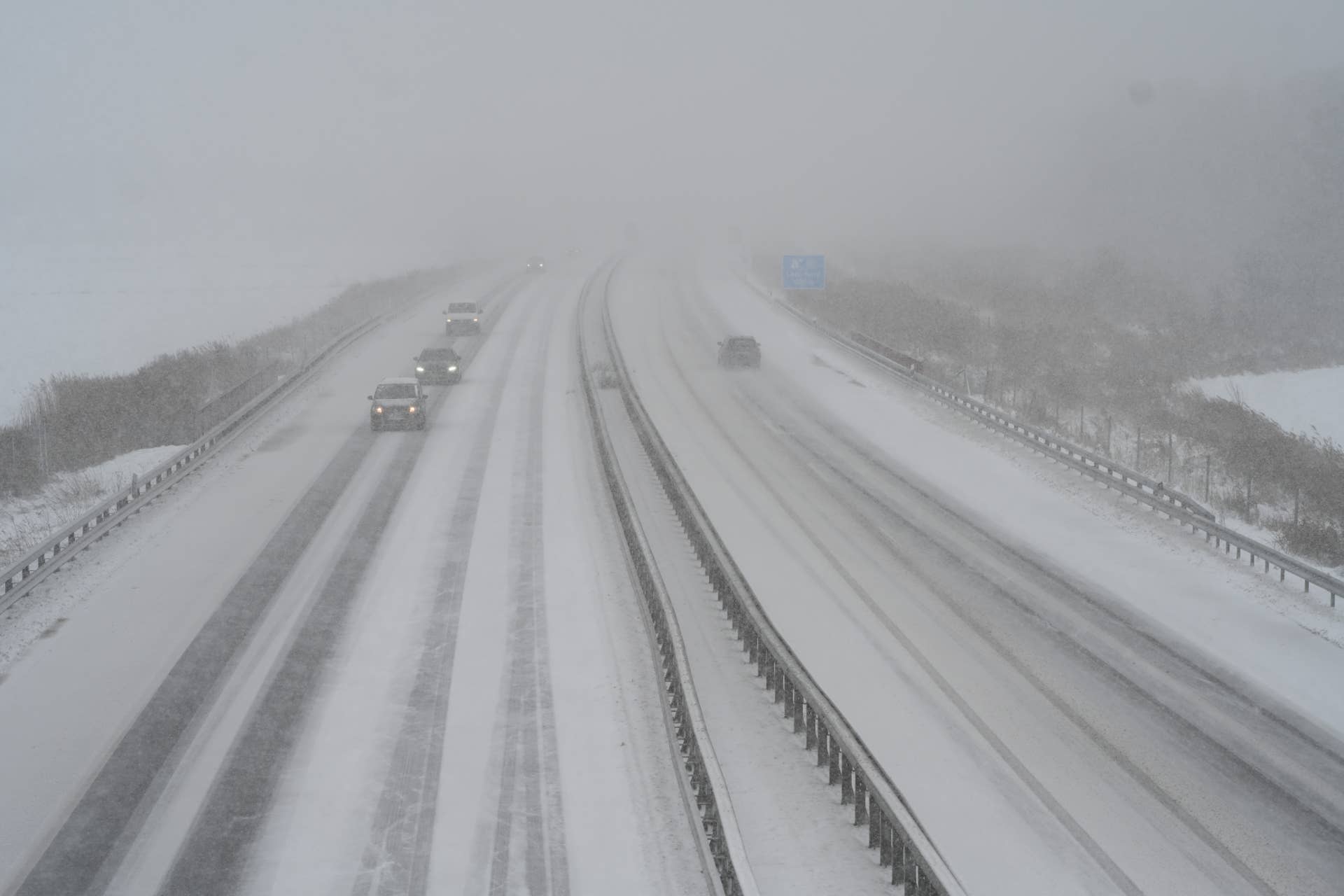 Heavy Snow Warning for 3 States as Two Feet of Snow, 45 mph Winds ...
