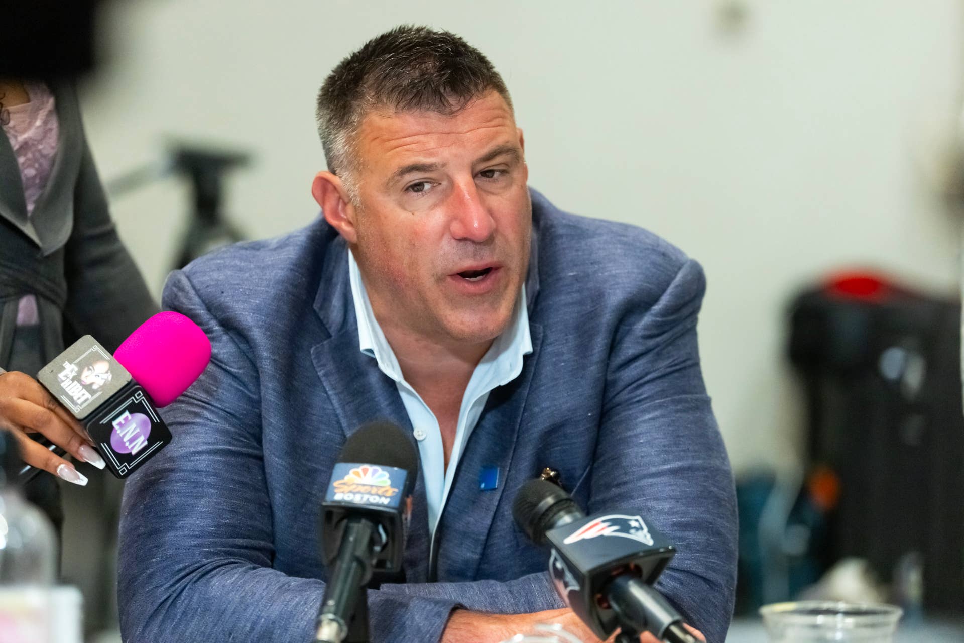 Mike Vrabel Gives Public Statement on Dianna Russini Scandal - Men's ...
