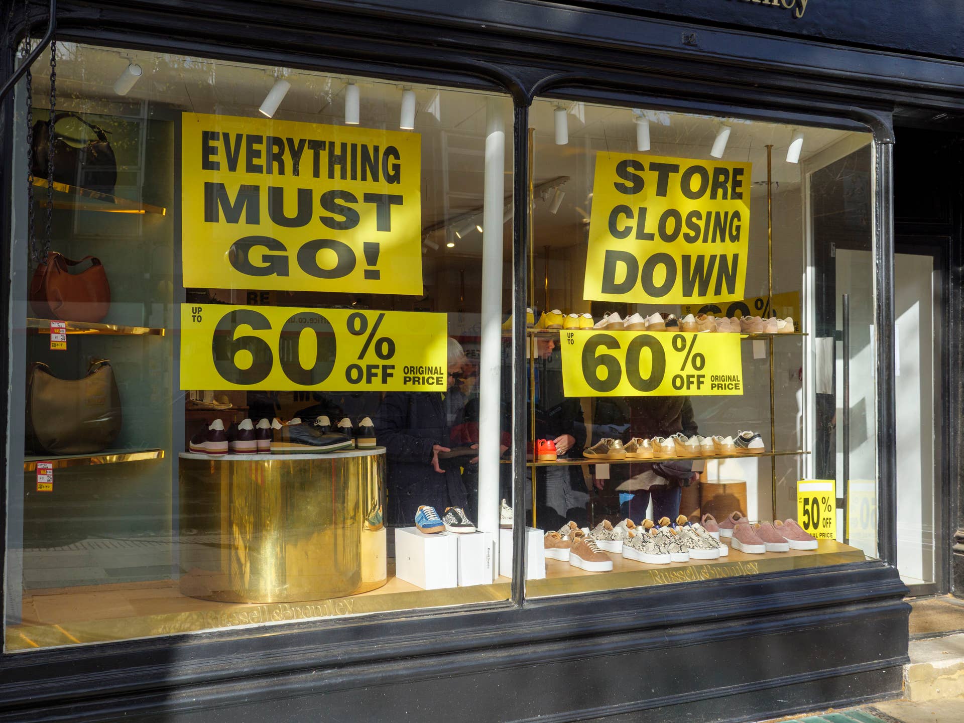 Popular Clothing Retailer Closing 150 Locations - Men's Journal